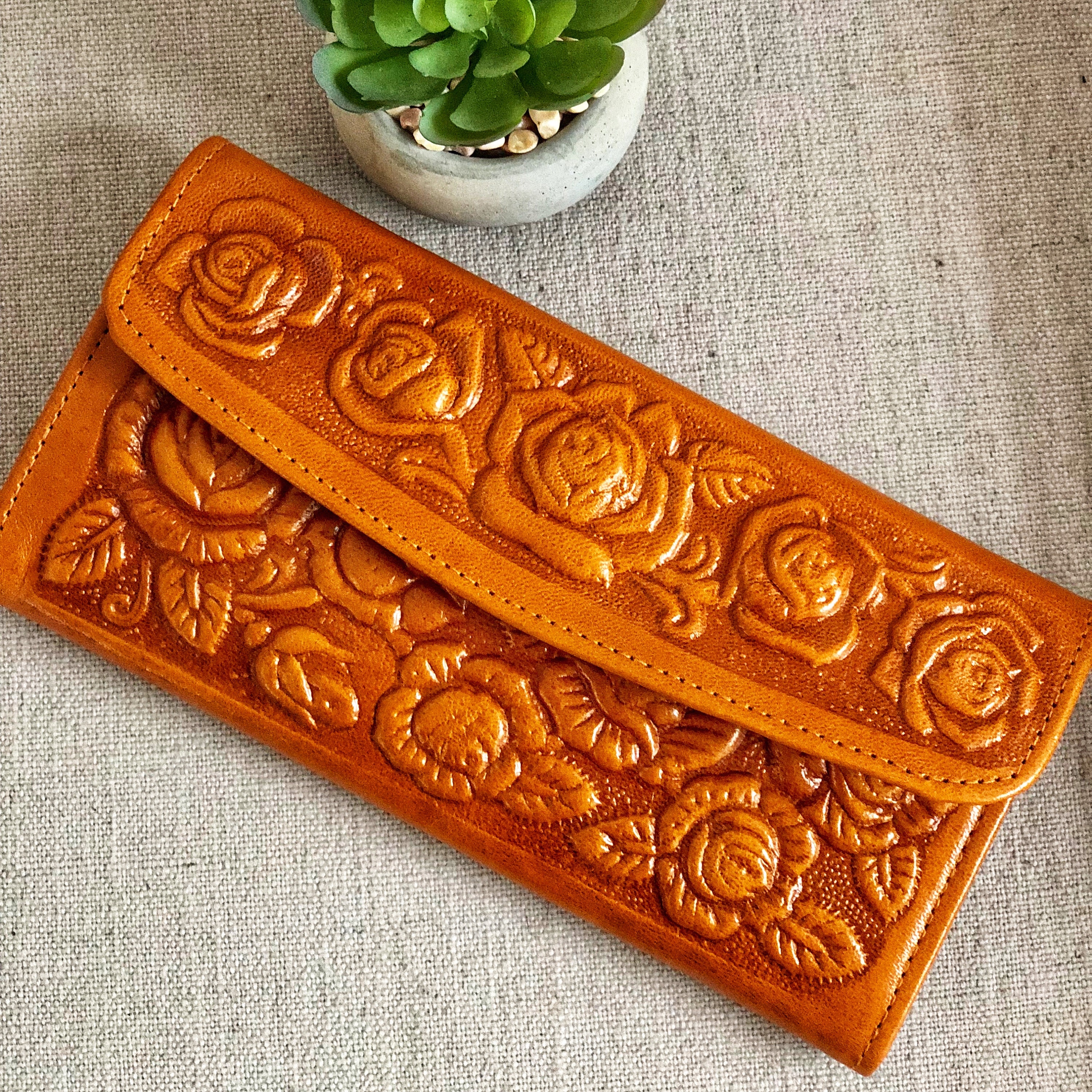 Roses Carved Leather Wallet Saddle Color Wallet Woman Roses Leather ...