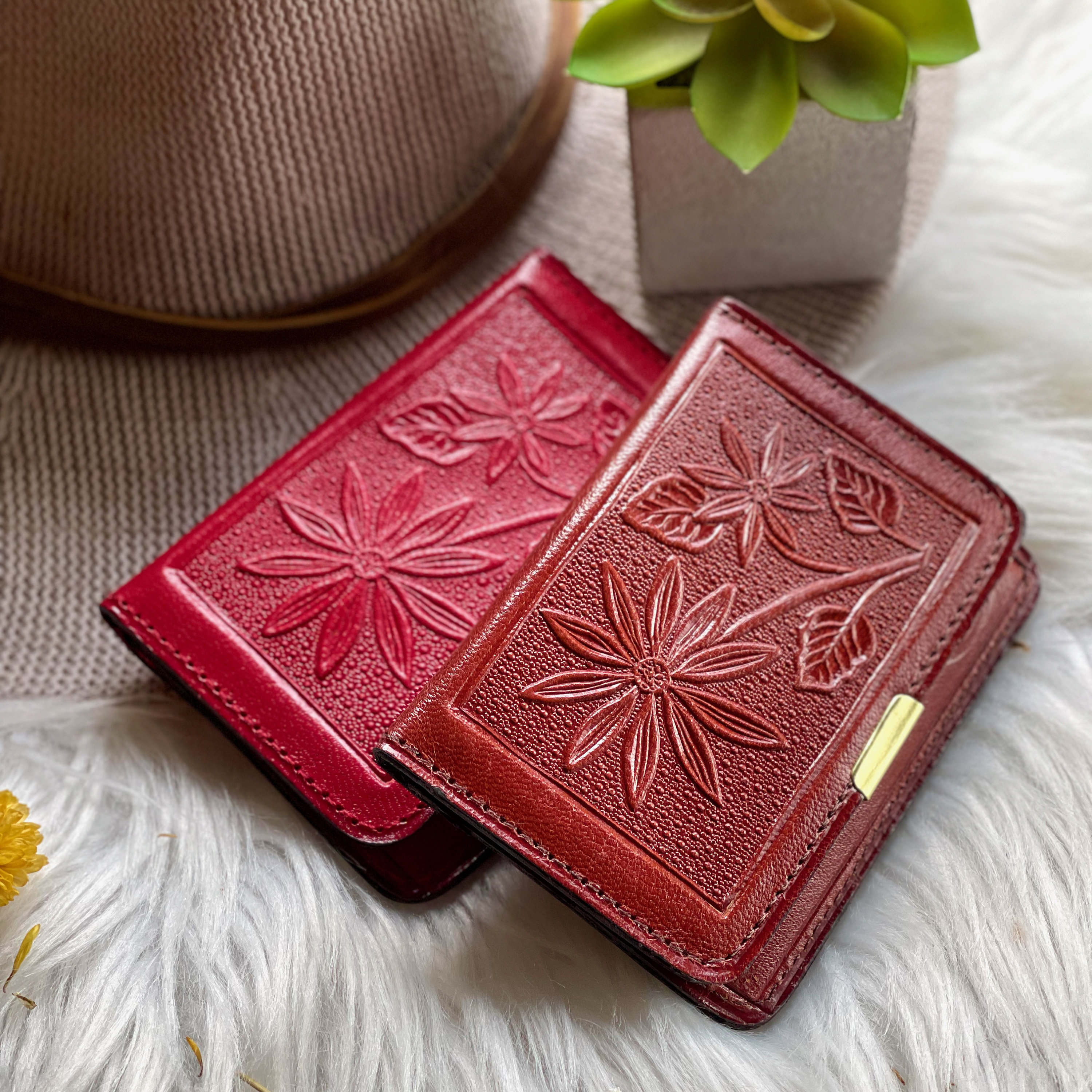 Small leather wallets for women • Daisies women's wallets • gift for her
