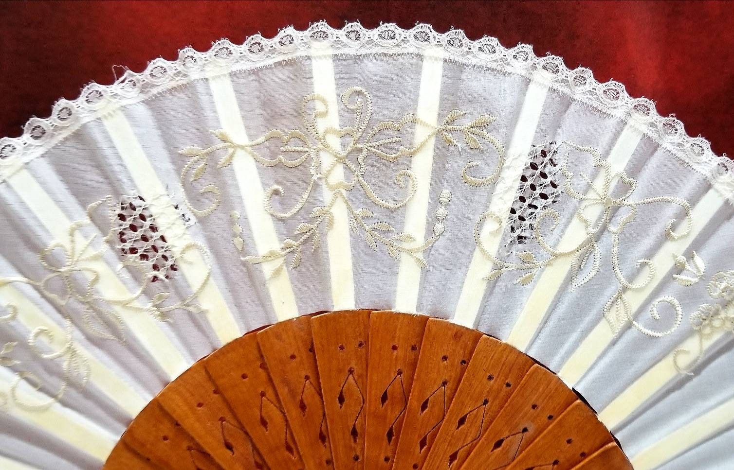 Filipiniana Pamaypay Hand-embroidered Callado Jusi Hand Fan
