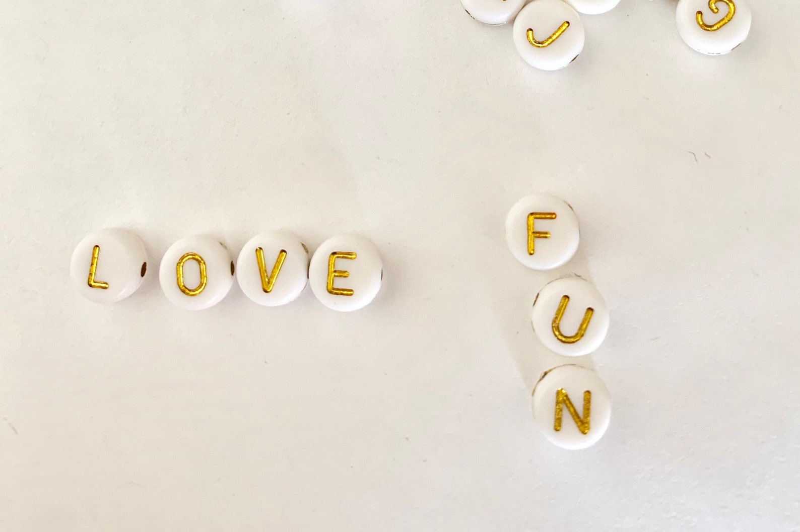 26 Complete Alphabet Beads, Gold Letters, 7 X 4 Mm, Elastic Letter ...