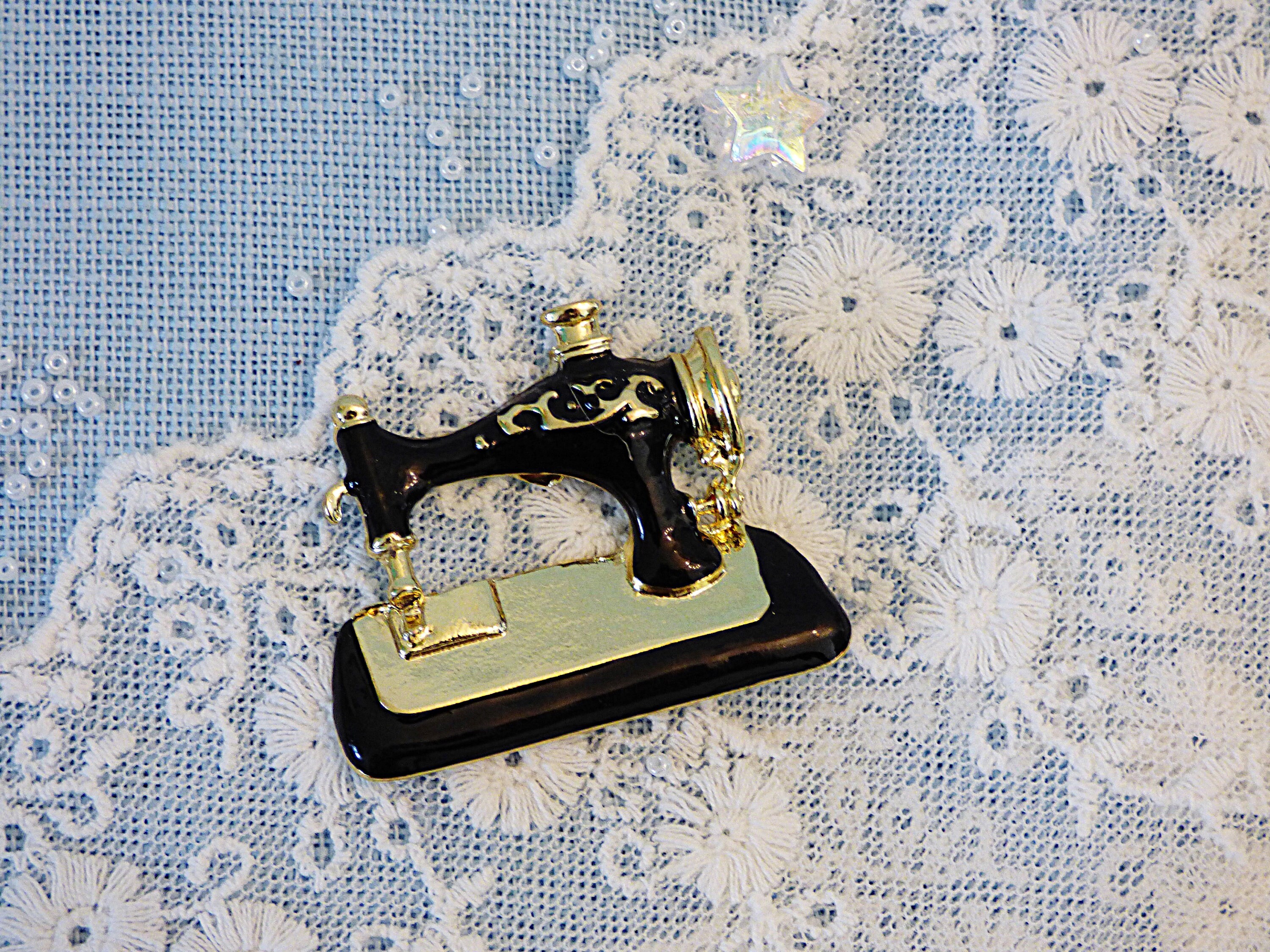 Black Sewing Machine Needle Minder: Handmade Magnetic Quilting ...