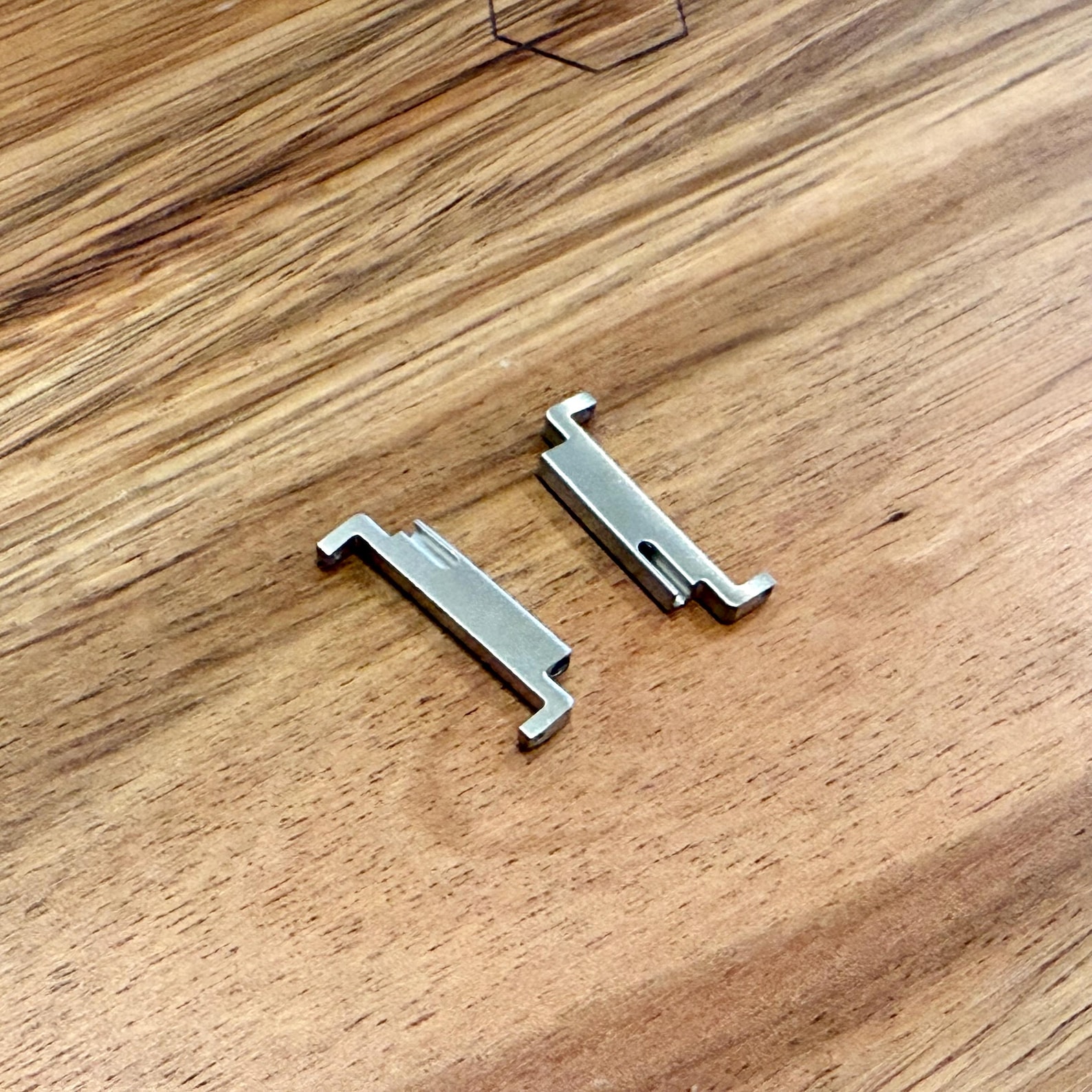 18mm to 20mm Watch Strap Connector Adapter – Stainless Steel, Brushed ...