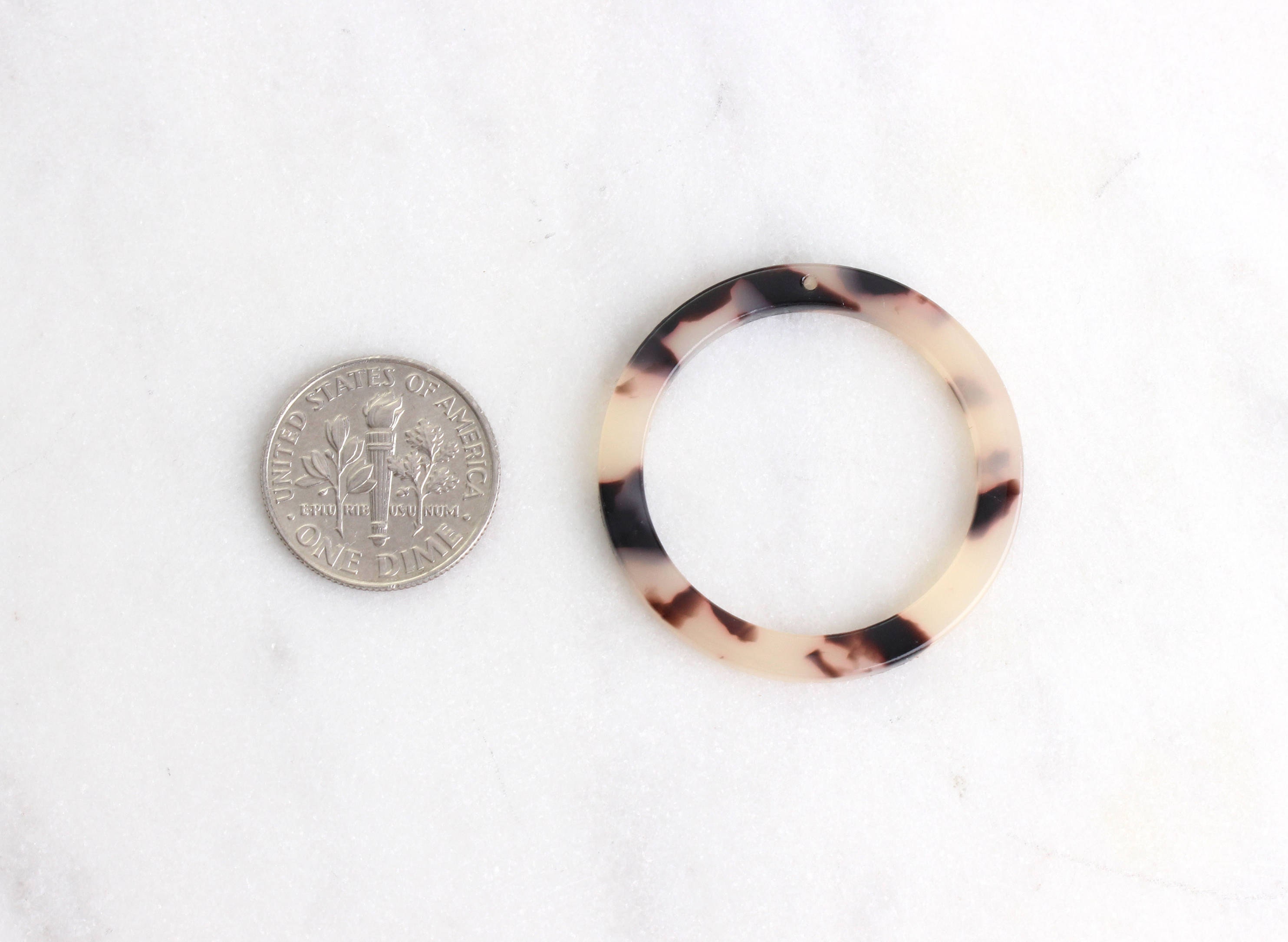 2 White Tortoise Shell Ring Pendants, 32mm Connectors, Blonde Tortoise ...