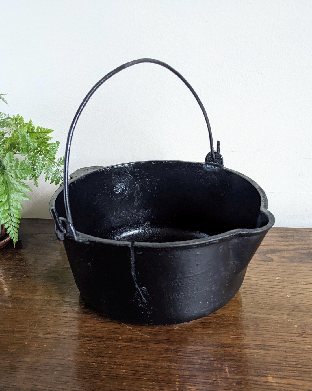 Large Cast Iron Pot Bail Handle Gated Bottom Cracked Fireplace Garden ...