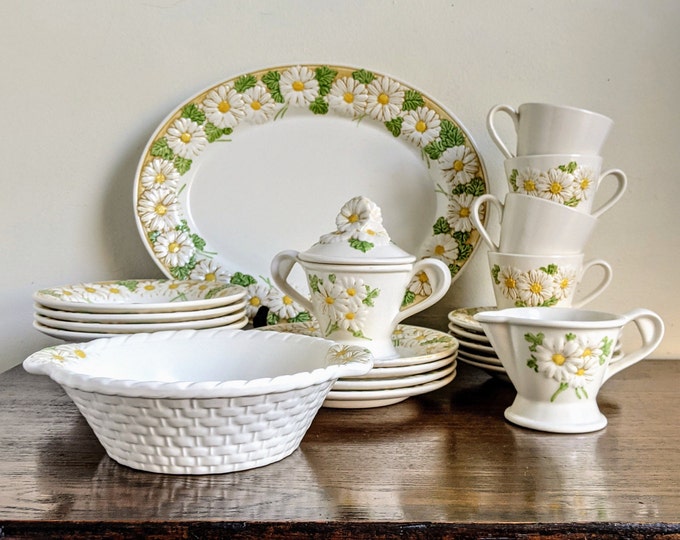 70s Daisy Dinnerware Set Metlox Poppytrail Sculptured Daisy Vernon ...
