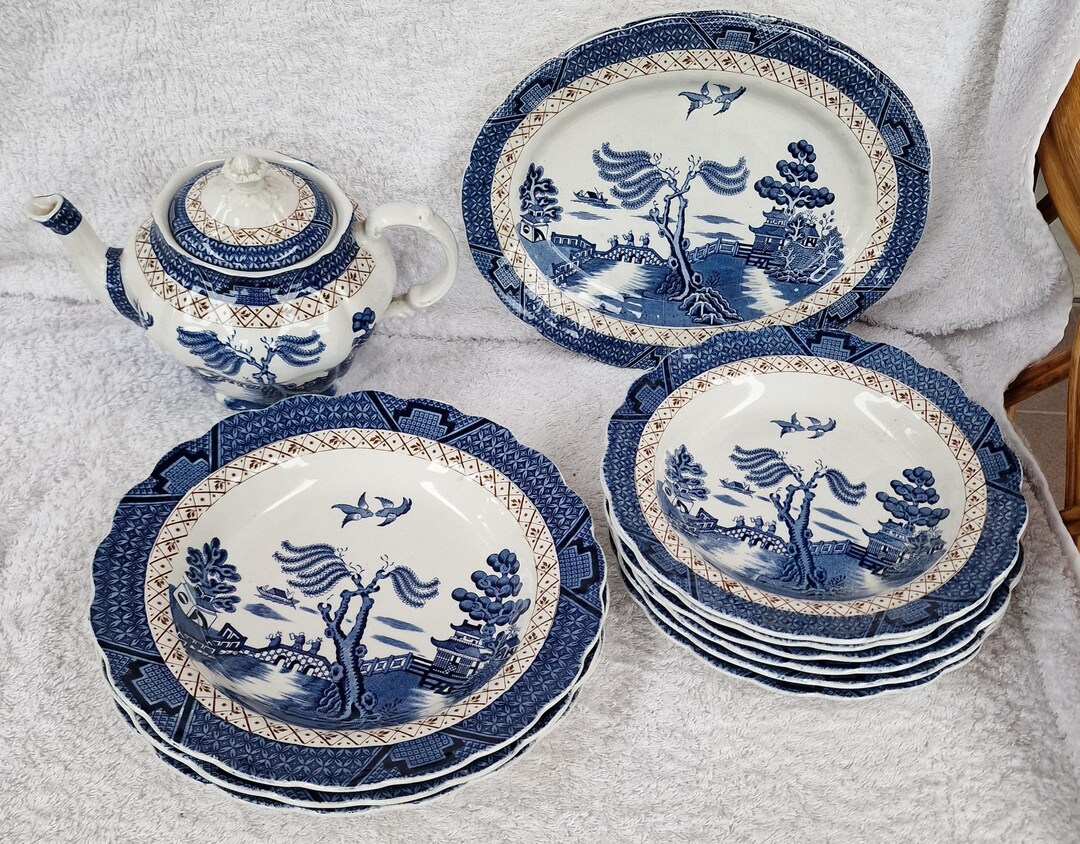 Vintage Booths, Tea and Dinner Items - Real Old Willow Pattern A8025 ...