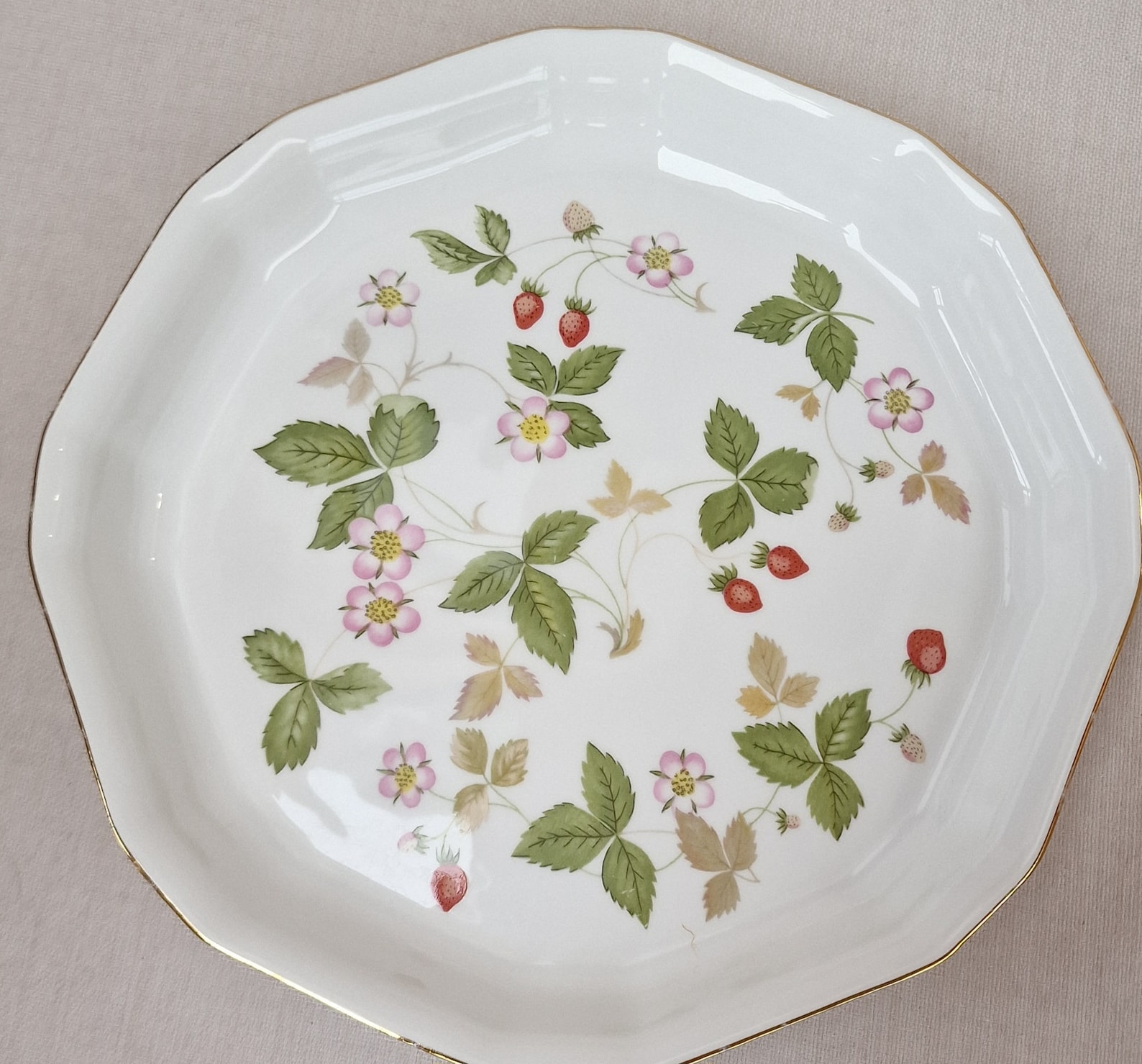 Wedgwood Bone China Fancy Round Dish or Tray (16 Sided) - Wild ...