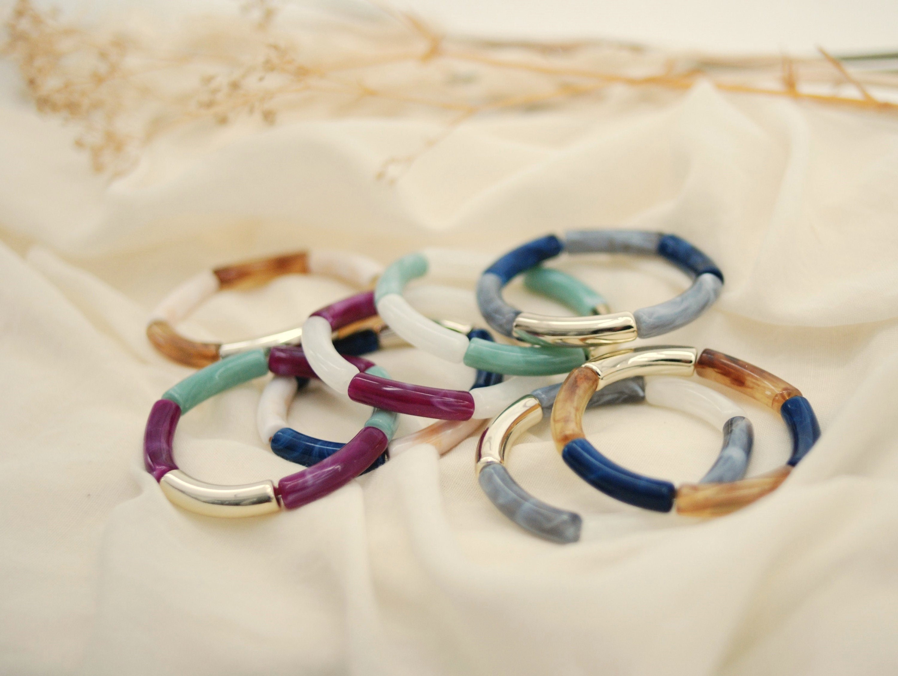 Bracelet jonc CELESTE / perles tubes en résine acrylique incurvées - Etsy France