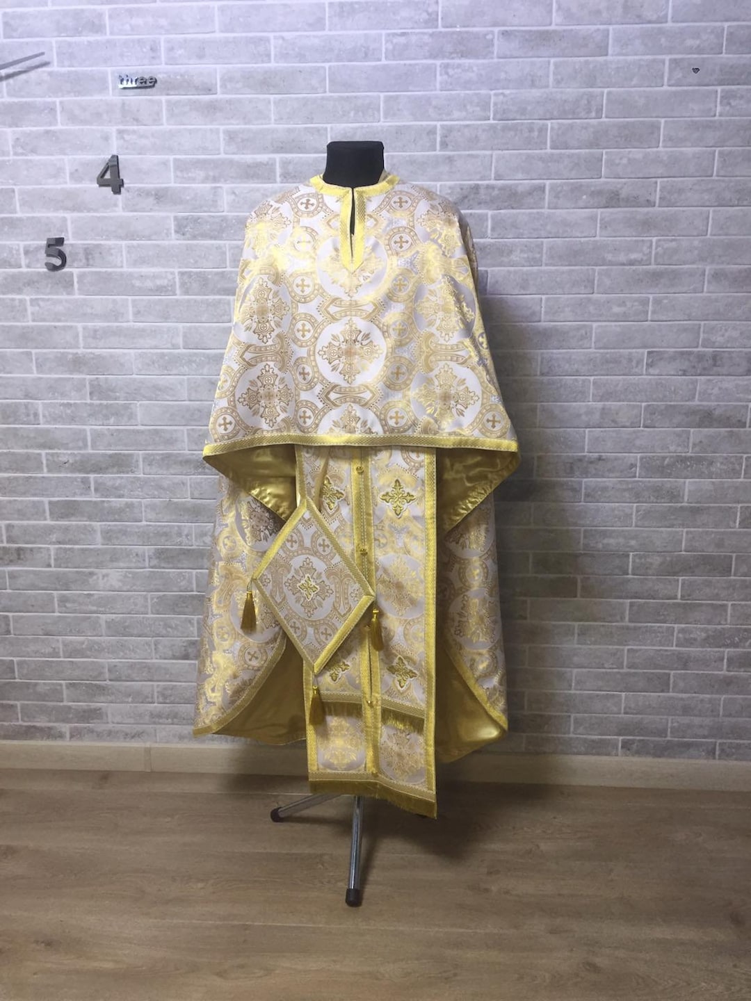 Vestimenta de sacerdote en tela Corona Túnicas de sacerdote Ropa para ...