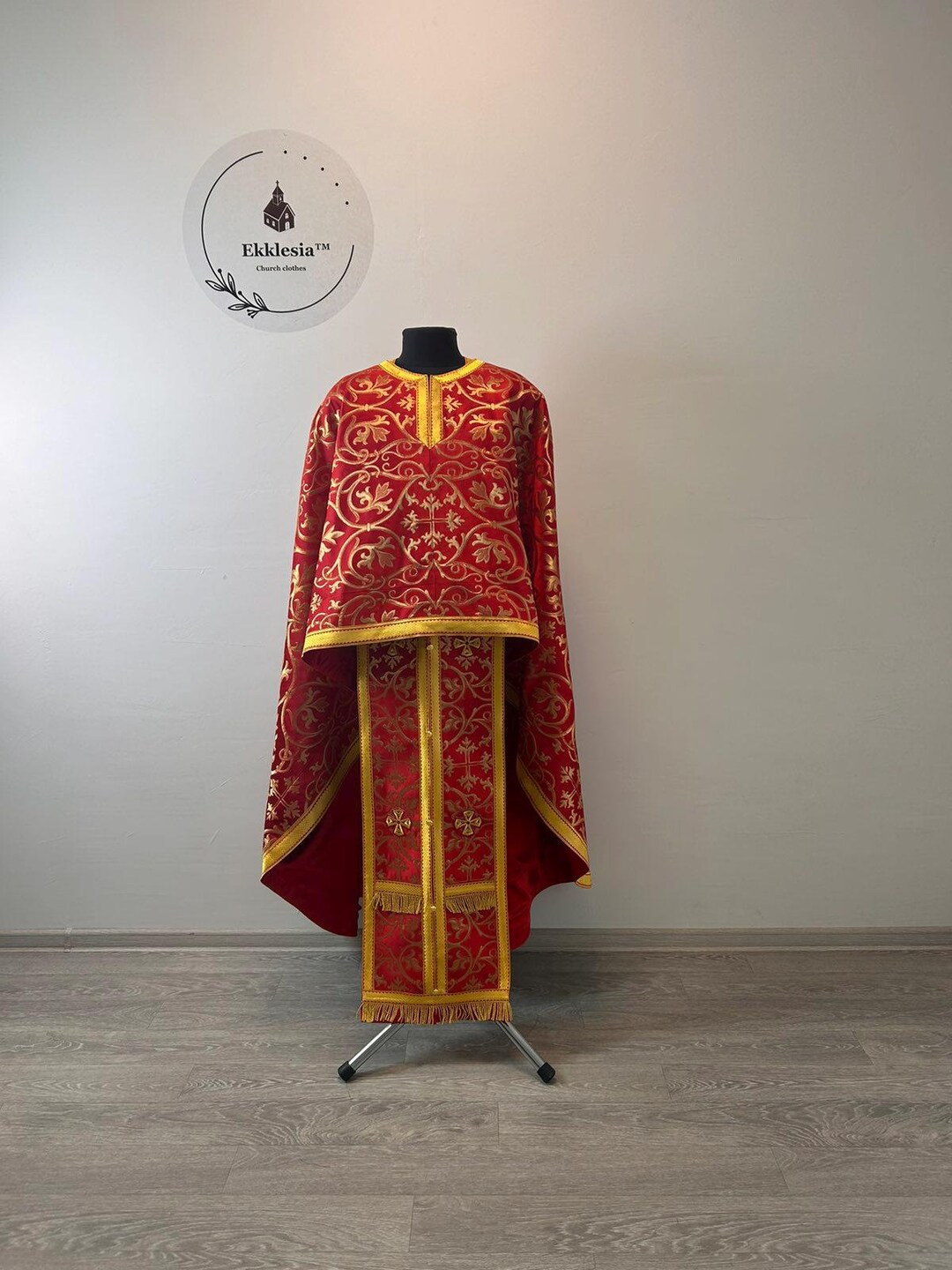 Vestimenta griega con cruces decoradas Vestimenta sacerdotal Ropa para ...