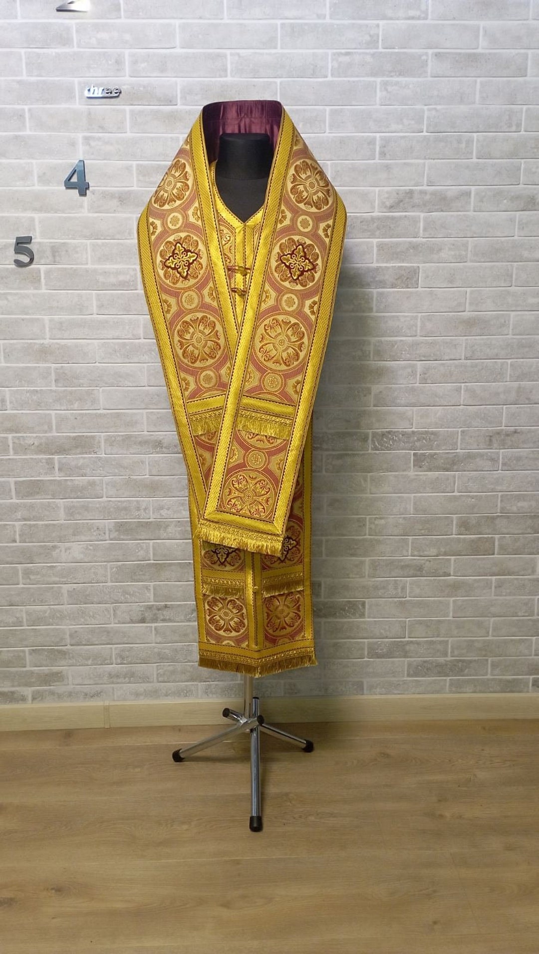 Bishop's Communion Set in Nonmetallic Brocade - Bishop Stole and Cuffs ...