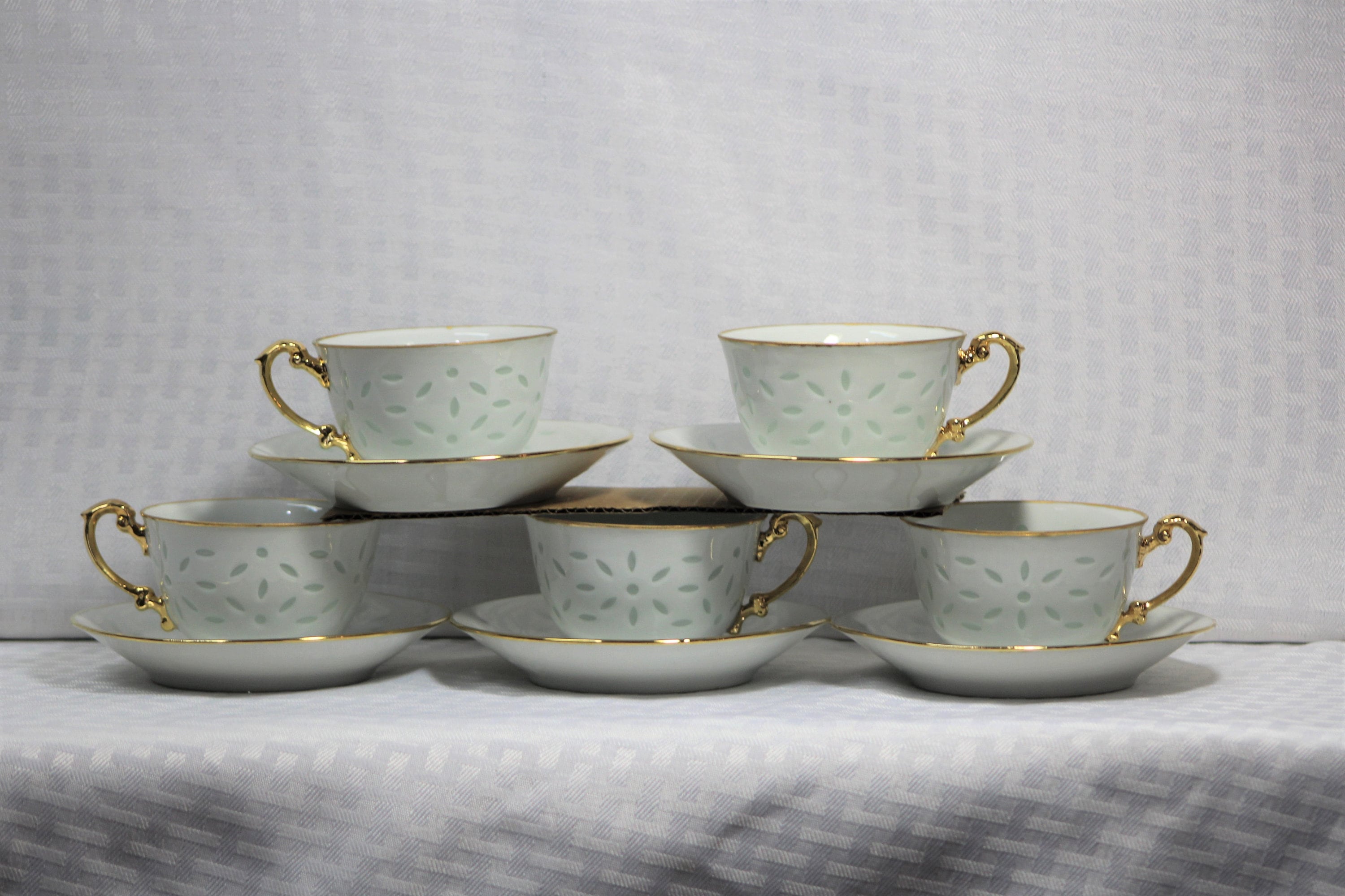 Rice Pattern Porcelain Tea Cups and Saucers With Gold Rims and Gold ...