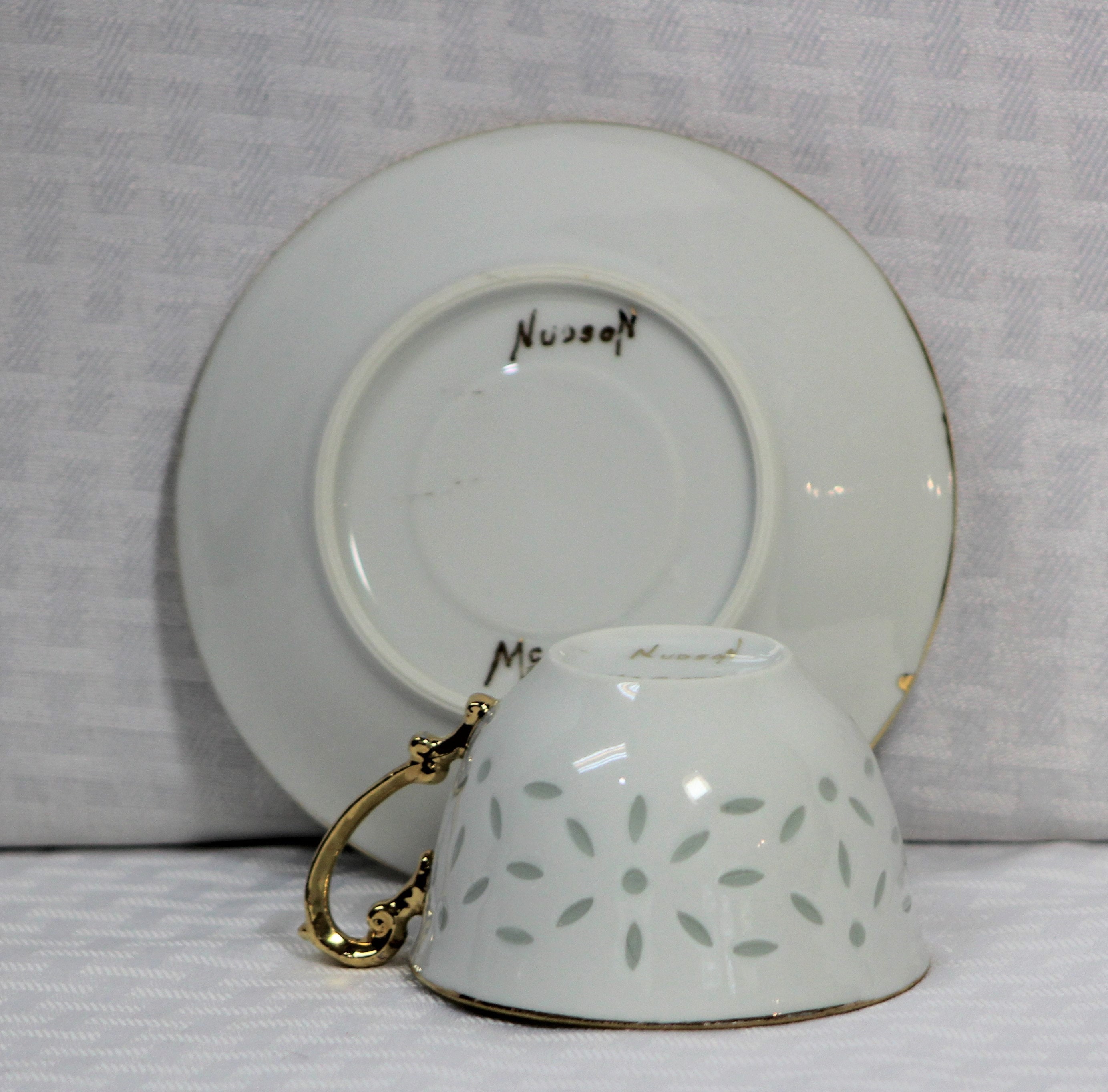 Rice Pattern Porcelain Tea Cups and Saucers With Gold Rims and Gold ...
