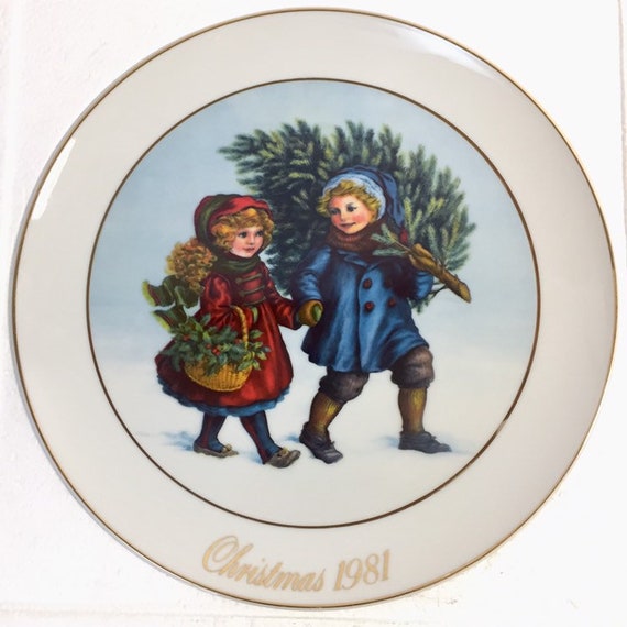 1981 Avon Christmas Memories Plate Sharing the Christmas - Etsy