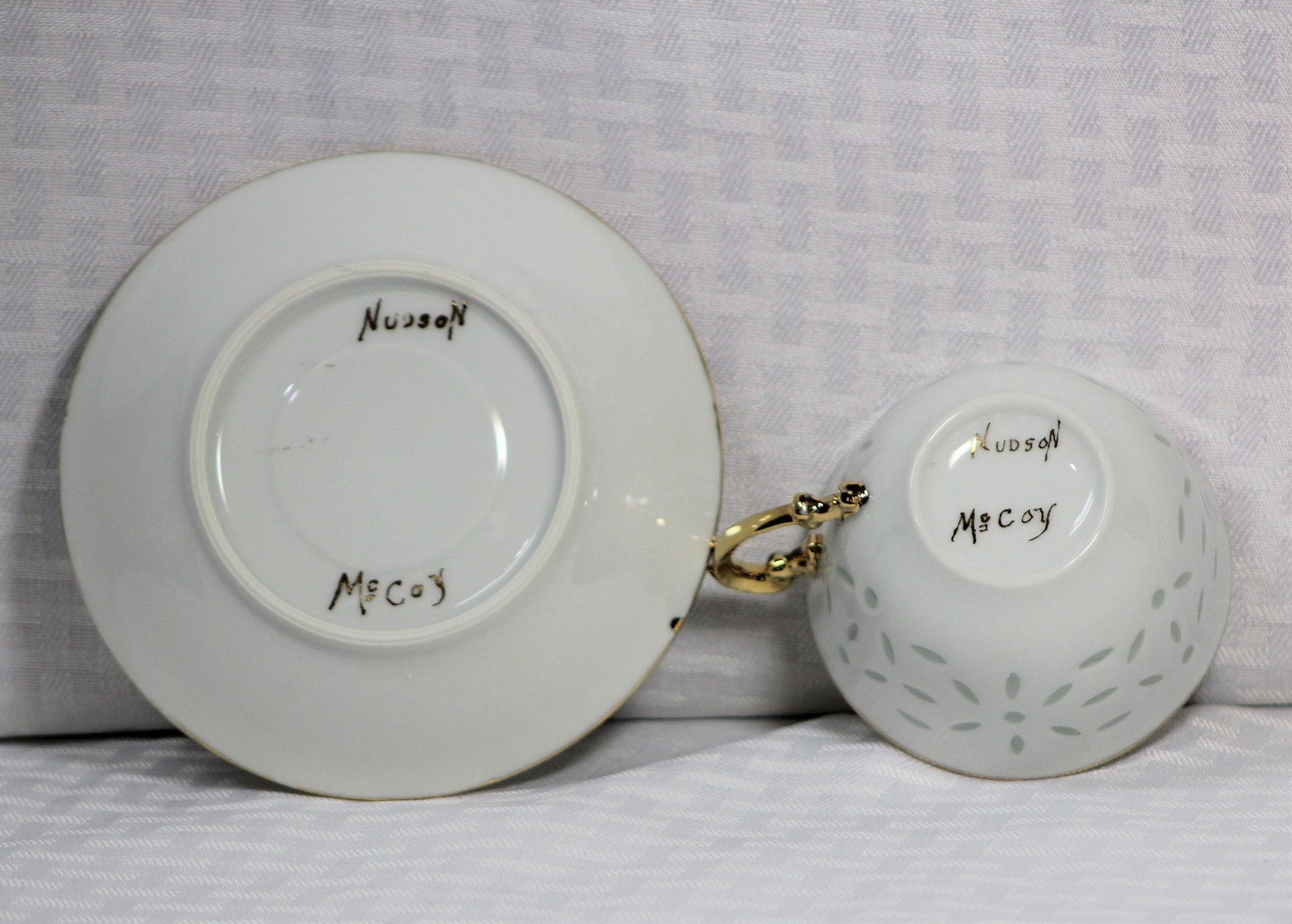 Rice Pattern Porcelain Tea Cups and Saucers With Gold Rims and Gold ...