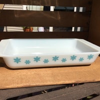 Vintage PYREX Snowflake Pattern White With Turquoise Snowflakes 1 1/2 ...