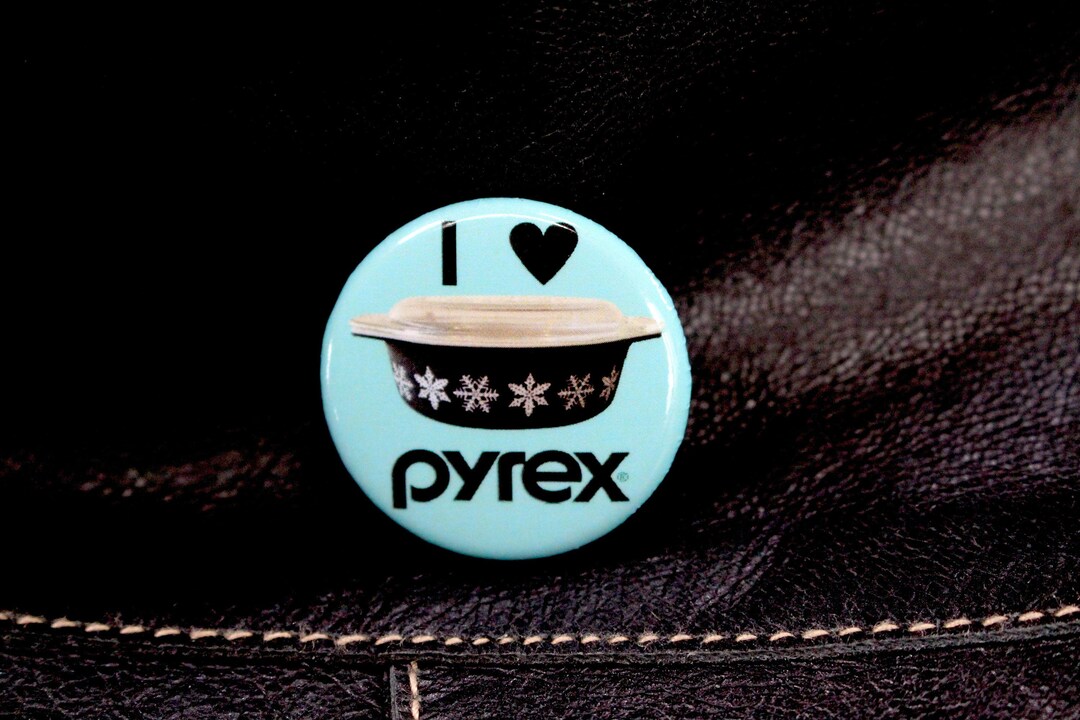 I *heart* Pyrex 1.25" Round Button / Pin; Pin-back; for PYREX FANS ...