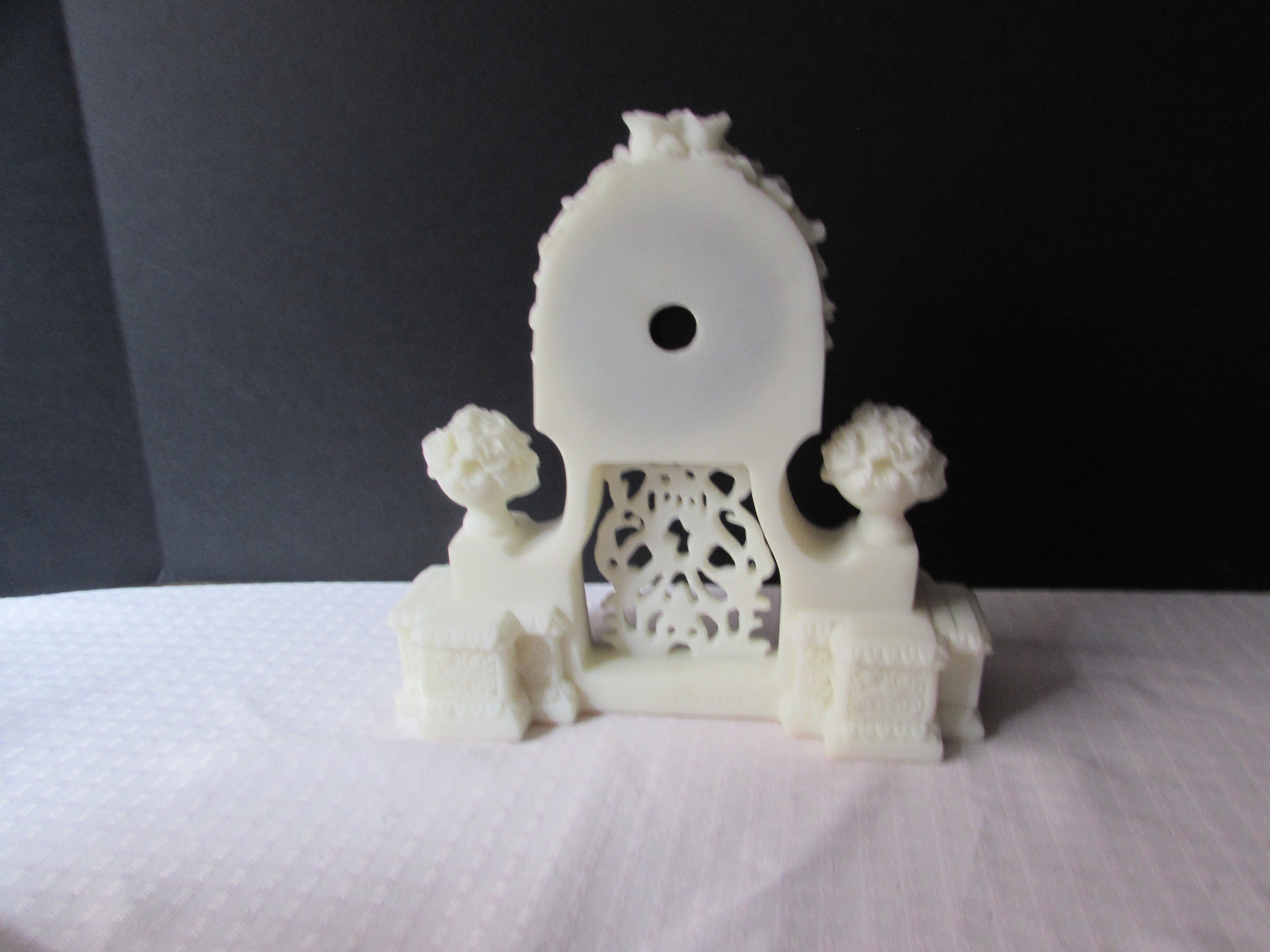 Clock Victorian Style Works Battery Operated Cottage Chic Decorator ...