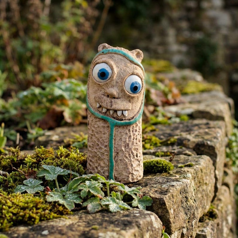 Toothy Hoo-Mee – Escultura de cerâmica feita à mão com um grande ...
