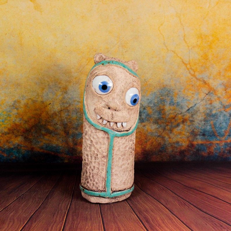 Toothy Hoo-Mee – Escultura de cerâmica feita à mão com um grande ...
