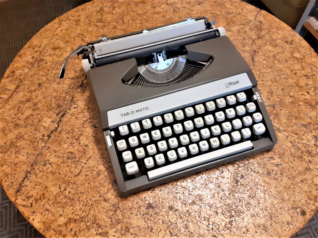 Royal Tab-o-matic Portable Typewriter , Japan Vintage 1973 Ultra ...