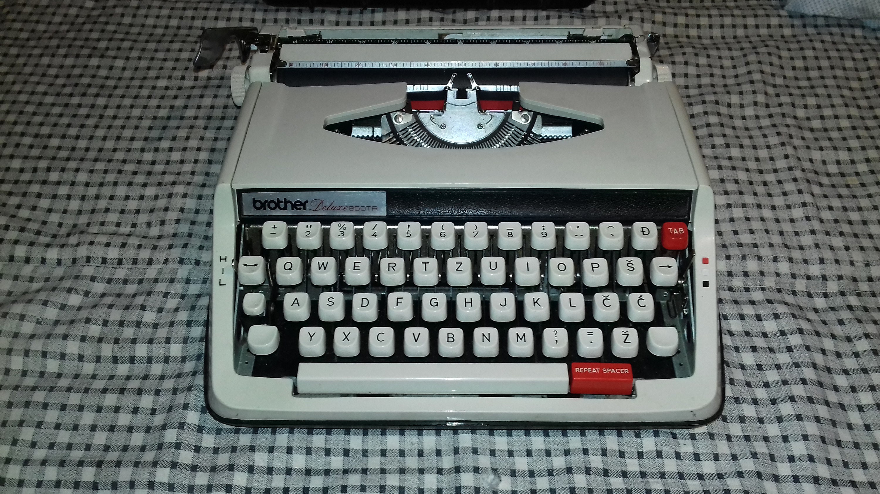 Vintage Brother Deluxe 850TR Portable Typewriter in Black Case - Fully ...