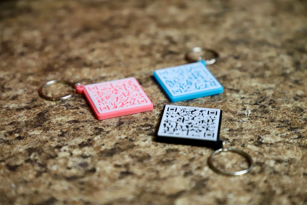 3D Printed QR Code Keychain: Personalized Scannable Business Card - Etsy