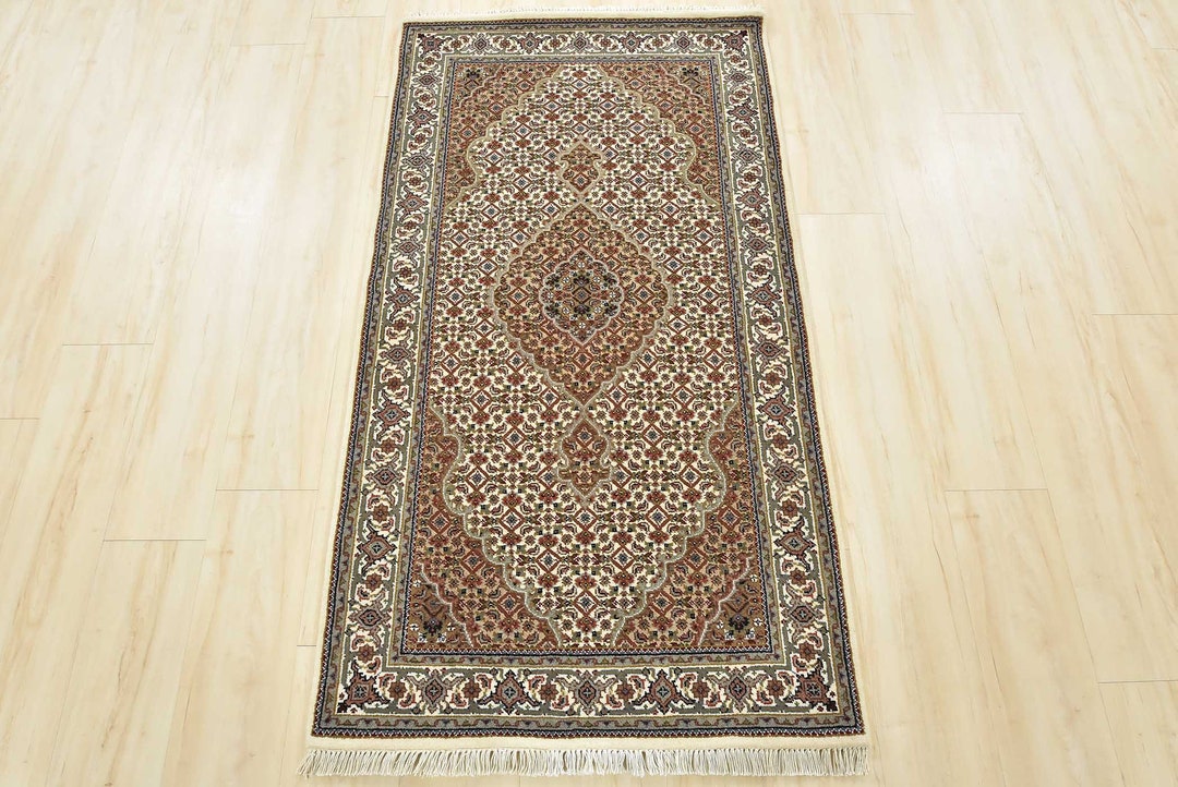 Fine Oriental Rug 2'11'' X 5'4'' Ivory Wool Traditional Hand-knotted ...