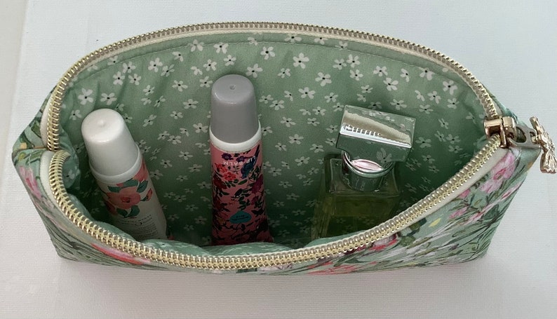 Pygmy Possum Cosmetic Purse: Australian Floral Print, Gold Heart Zipper ...