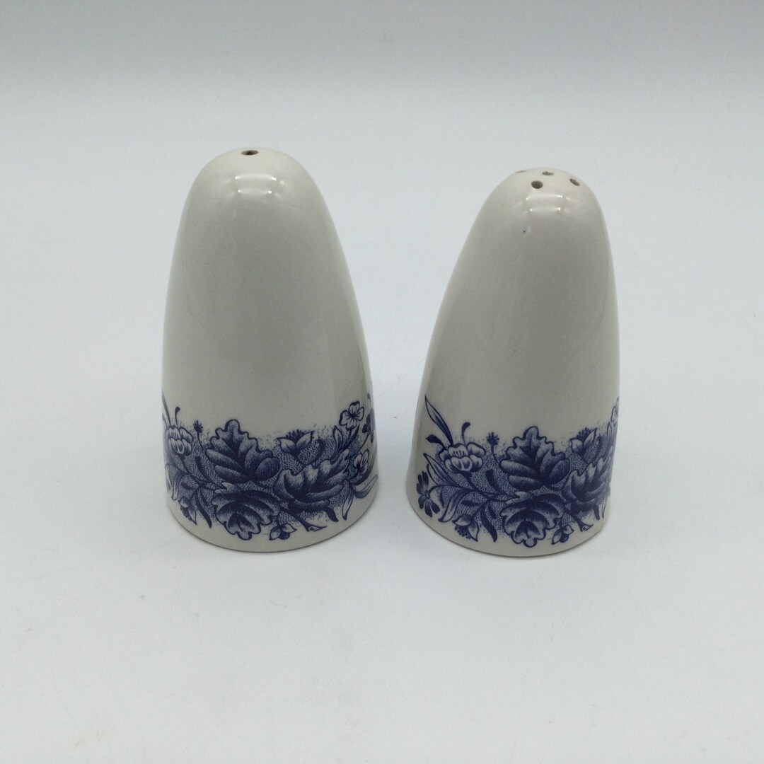 Vintage Churchill Currier & Ives Blue England Salt and Pepper ...