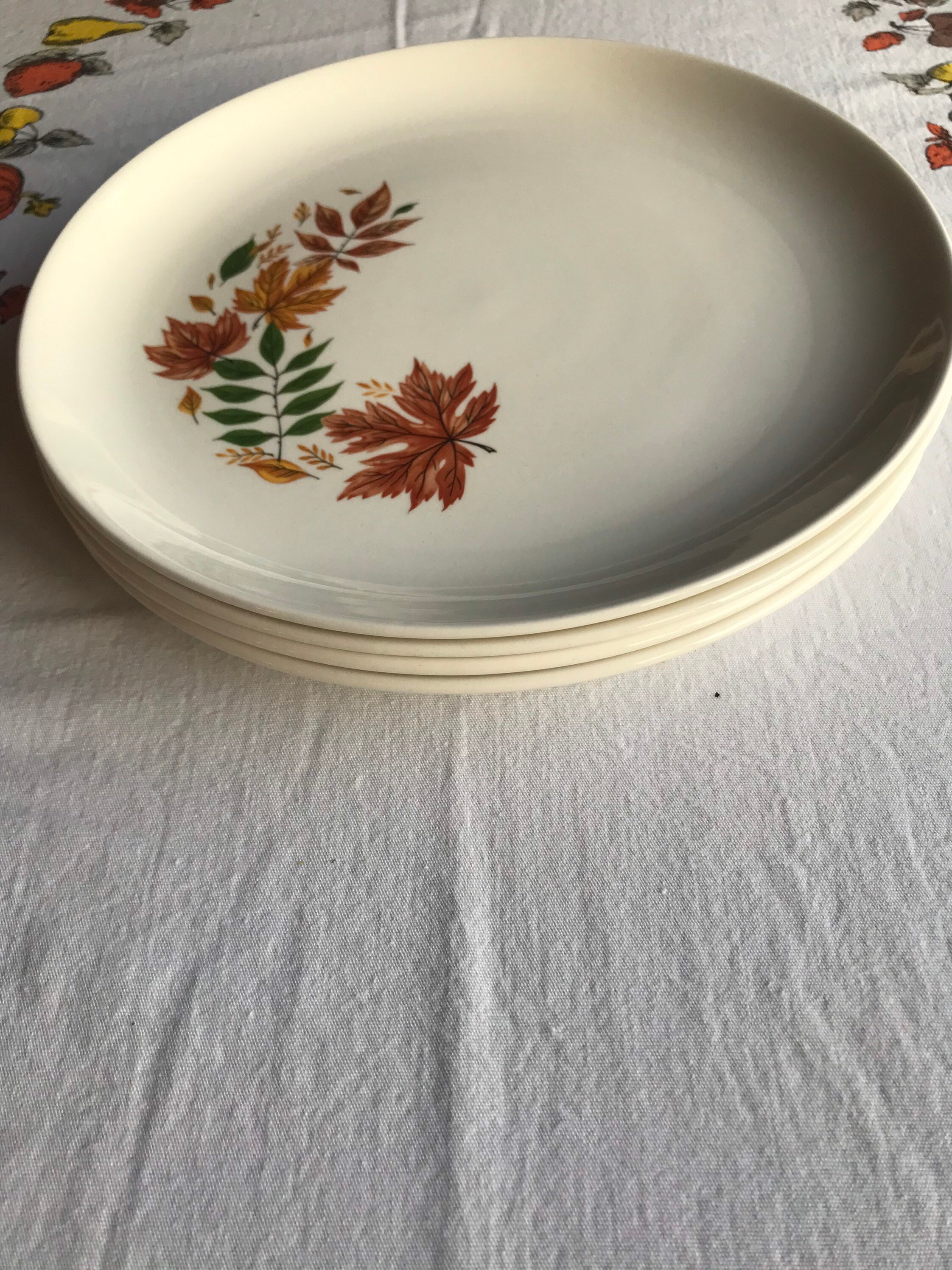 Salem China Maple Leaf Plates 1950s Salem Maple Leaf Plates Vintage 50s ...