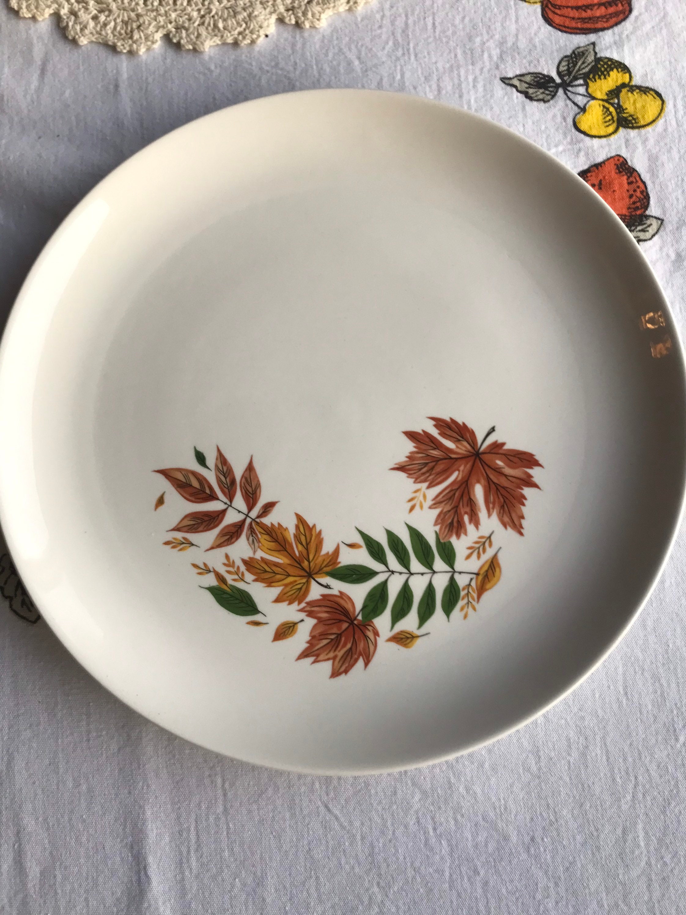 Salem China Maple Leaf Plates 1950s Salem Maple Leaf Plates Vintage 50s ...