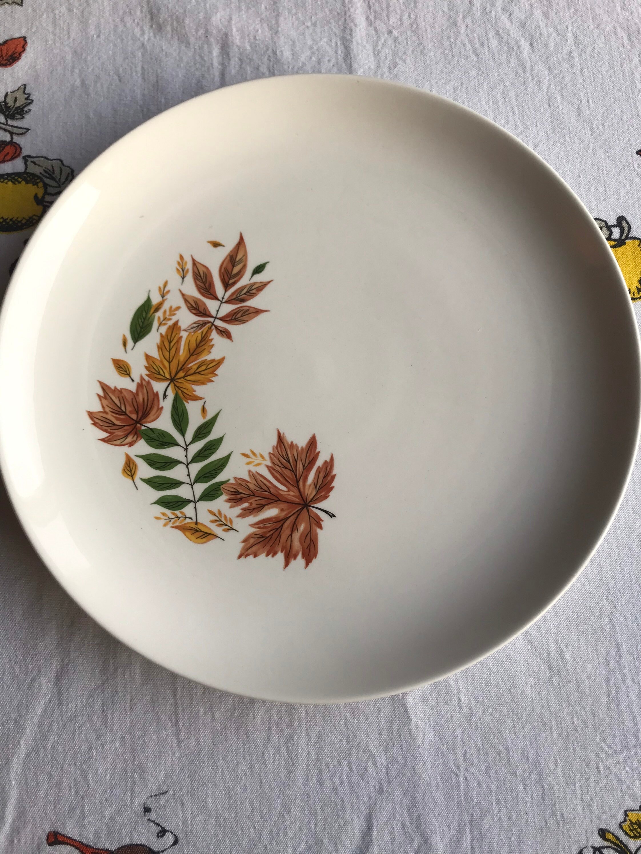 Salem China Maple Leaf Plates 1950s Salem Maple Leaf Plates Vintage 50s ...