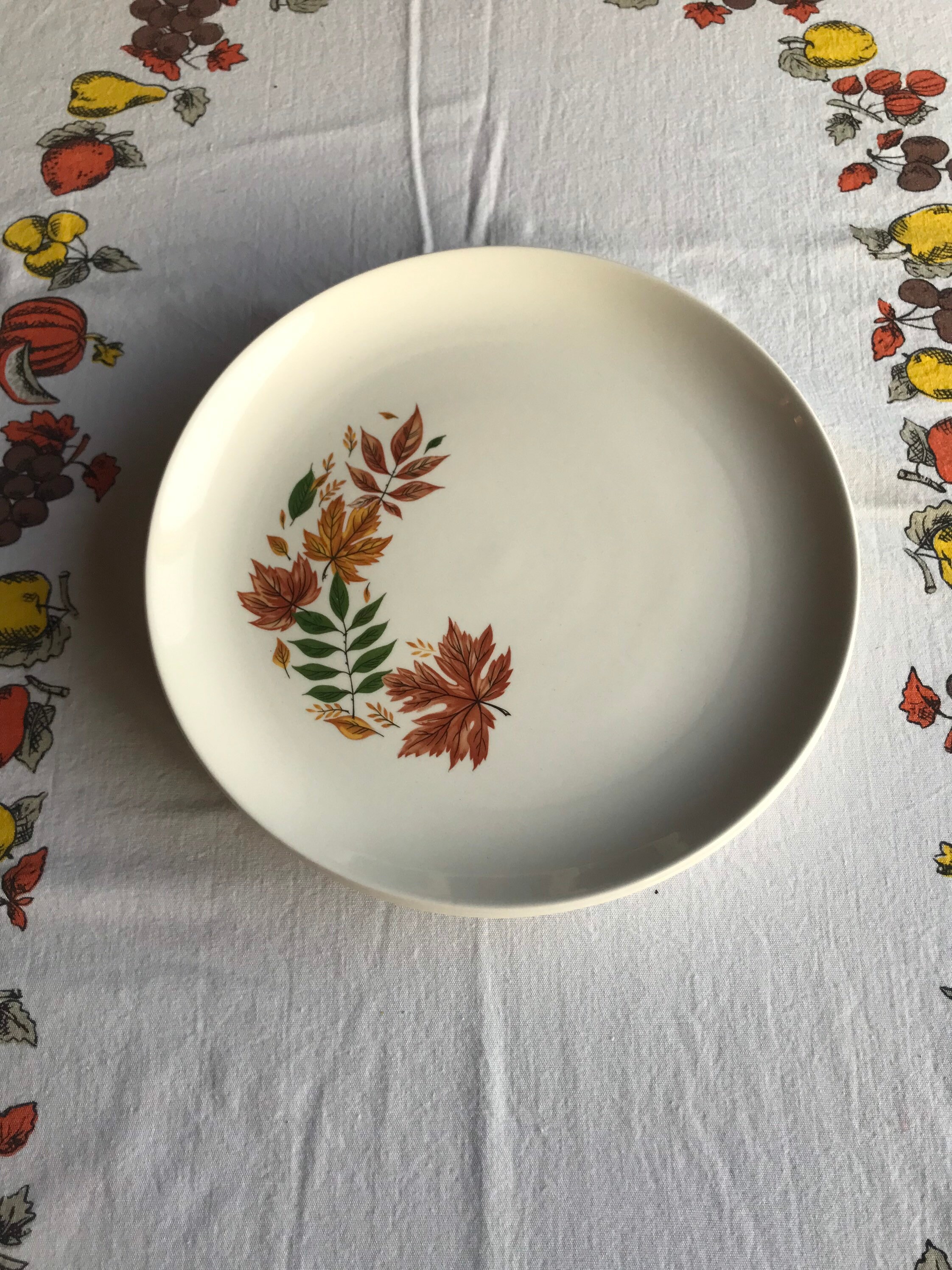 Salem China Maple Leaf Plates 1950s Salem Maple Leaf Plates Vintage 50s ...