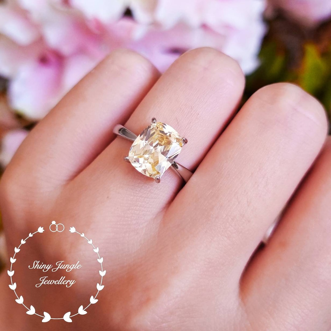 Cushion cut yellow diamond ring store