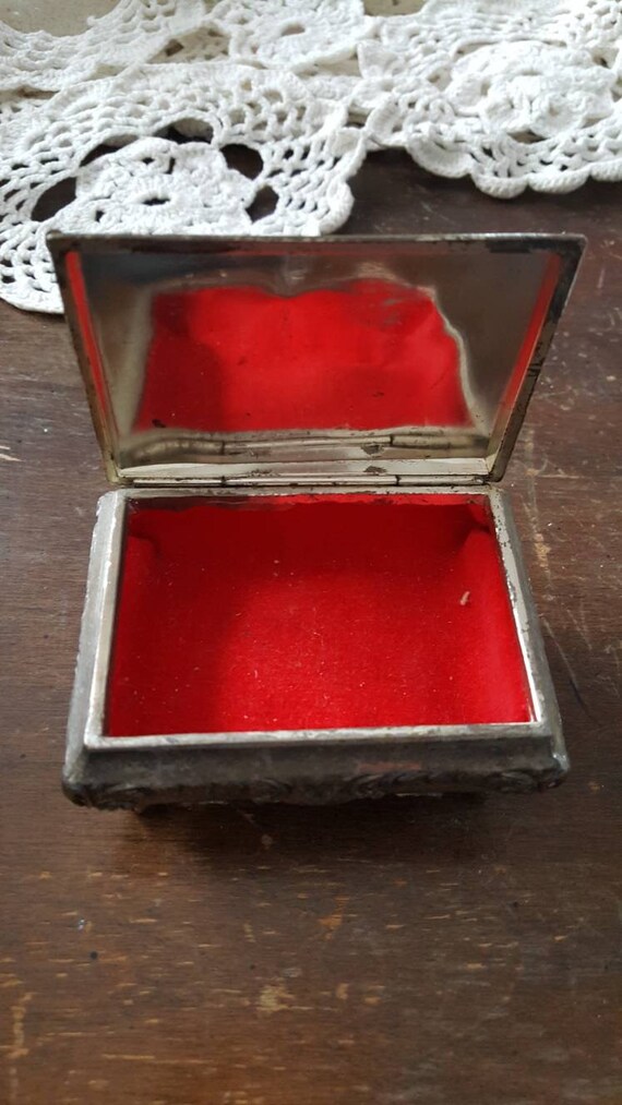 Vintage 1950s era silver plate ring box. Engraved, ve… - Gem