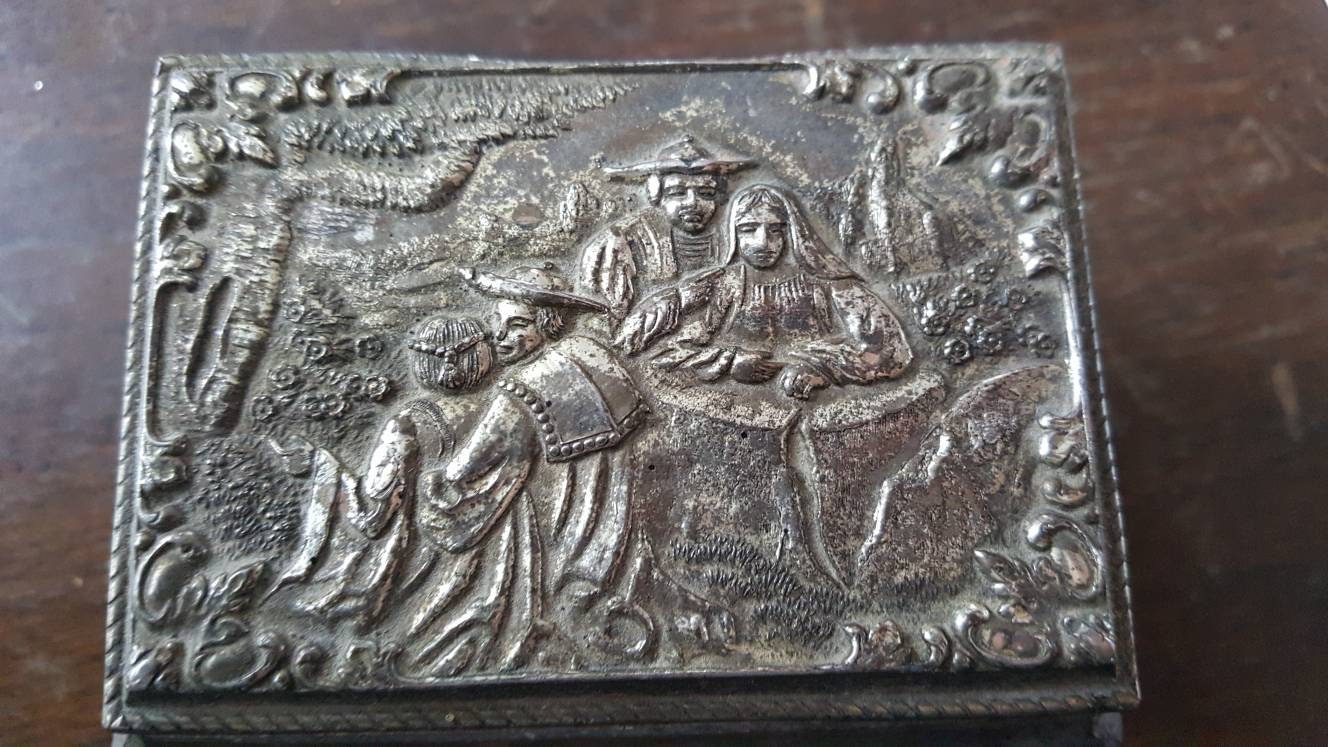 Vintage 1950s era silver plate ring box. Engraved velvet | Etsy