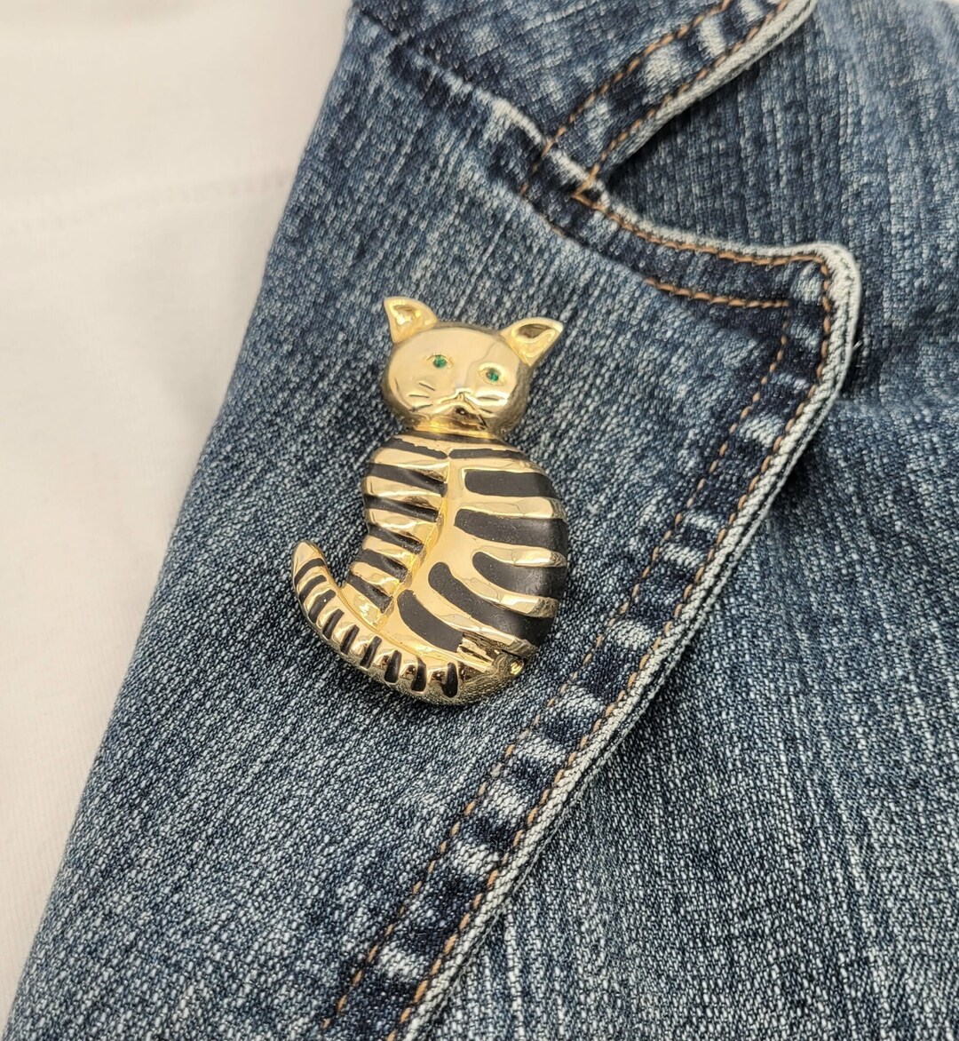 TABBY CAT BROOCH Pin Vintage Gold Tone Black Stripes Green Rhinestone ...