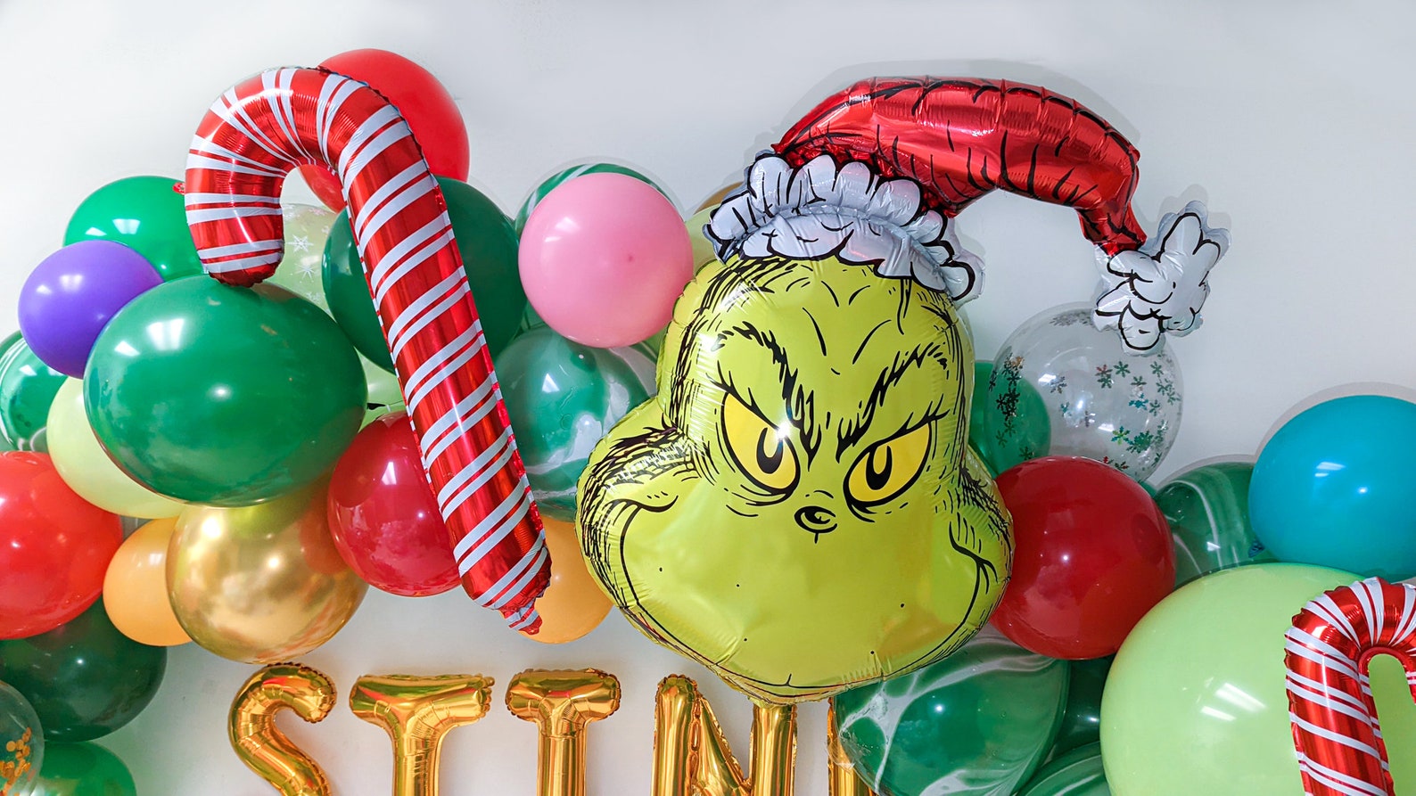 Christmas Balloon Garland Christmas Party Friendsmas Balloon Arch ...