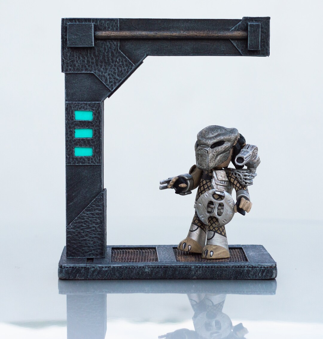 Starship Base for Collectible Figures, Predator, Alien, Xenomorph ...