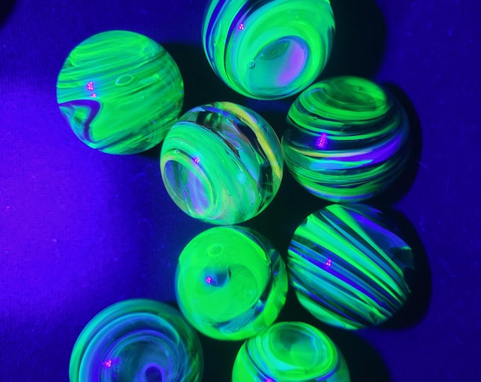 5 Uranium Glass Glow Marbles in UV Black Light Peltier Akro Agate ...