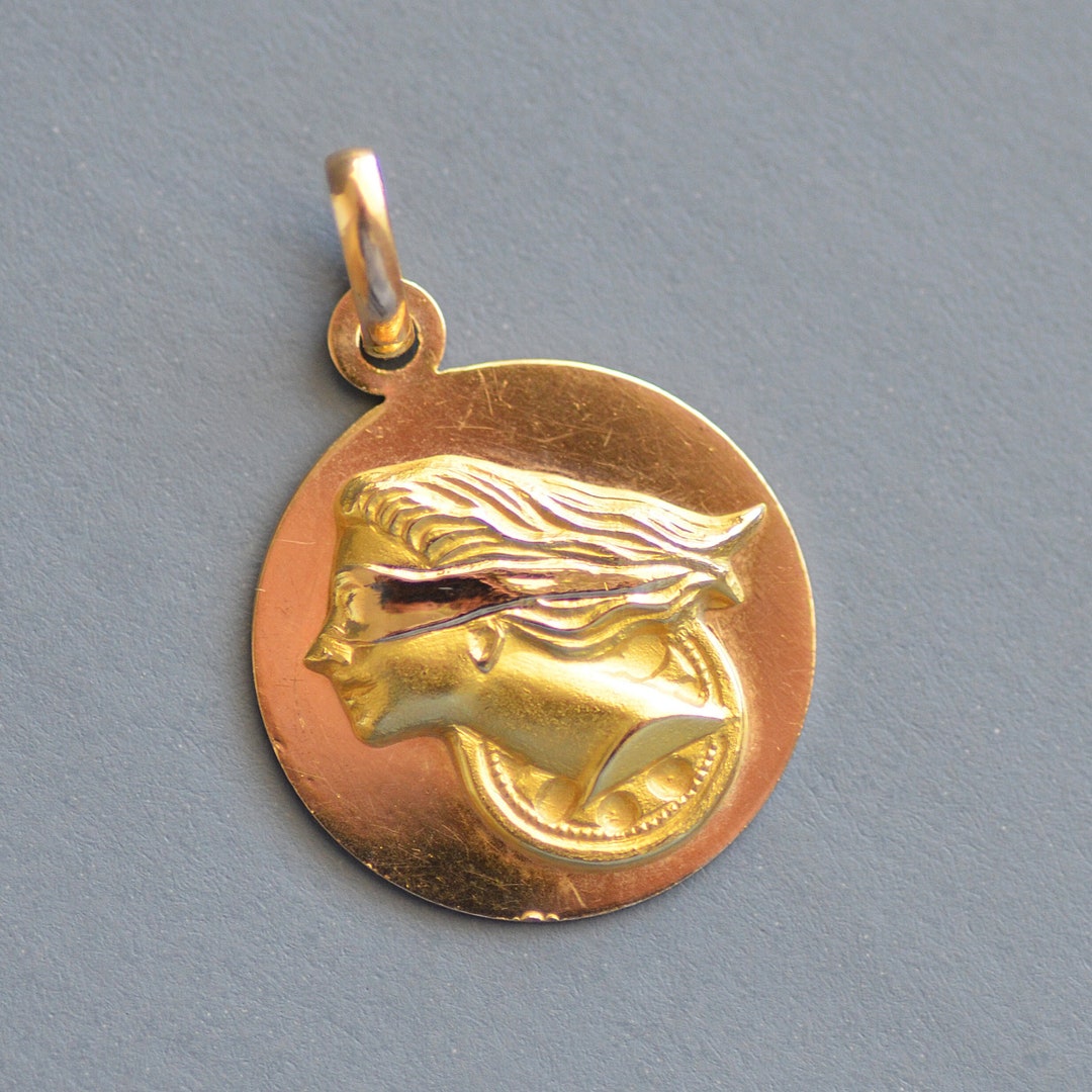 Vintage Fortuna Goddess of Luck and Fortune 18k Gold Pendant - Etsy