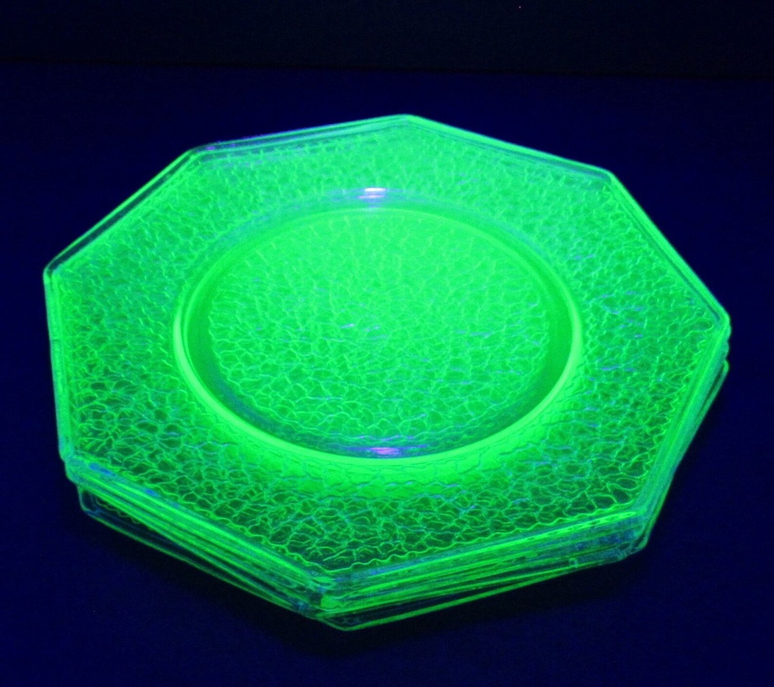 LE Smith by Cracky Uranium Glass Plates Set of 5 - Etsy