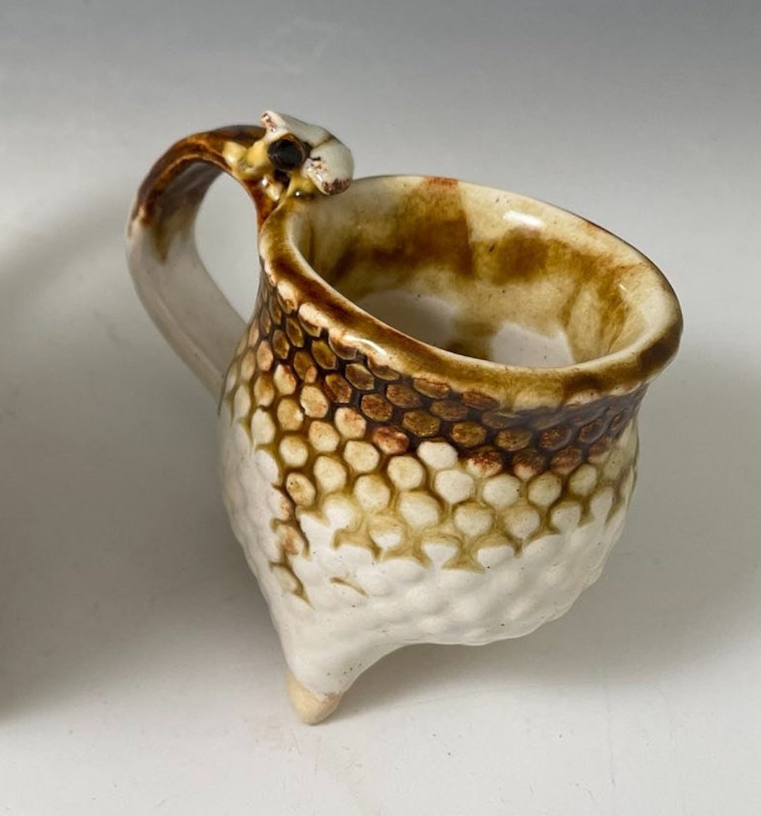 Honeycomb Tripod Mug With Hand-sculpted Bee small - Etsy