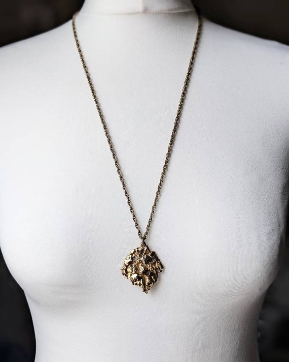 Gold coloured brutalist style rock chain pendant | Am… - Gem