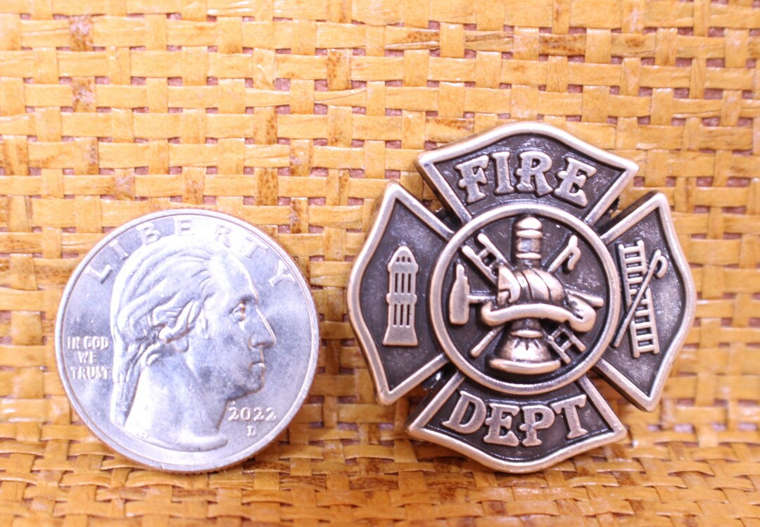 1-C653 Fire W/ Silver Conchos 1 1/4 Screw Back - Etsy
