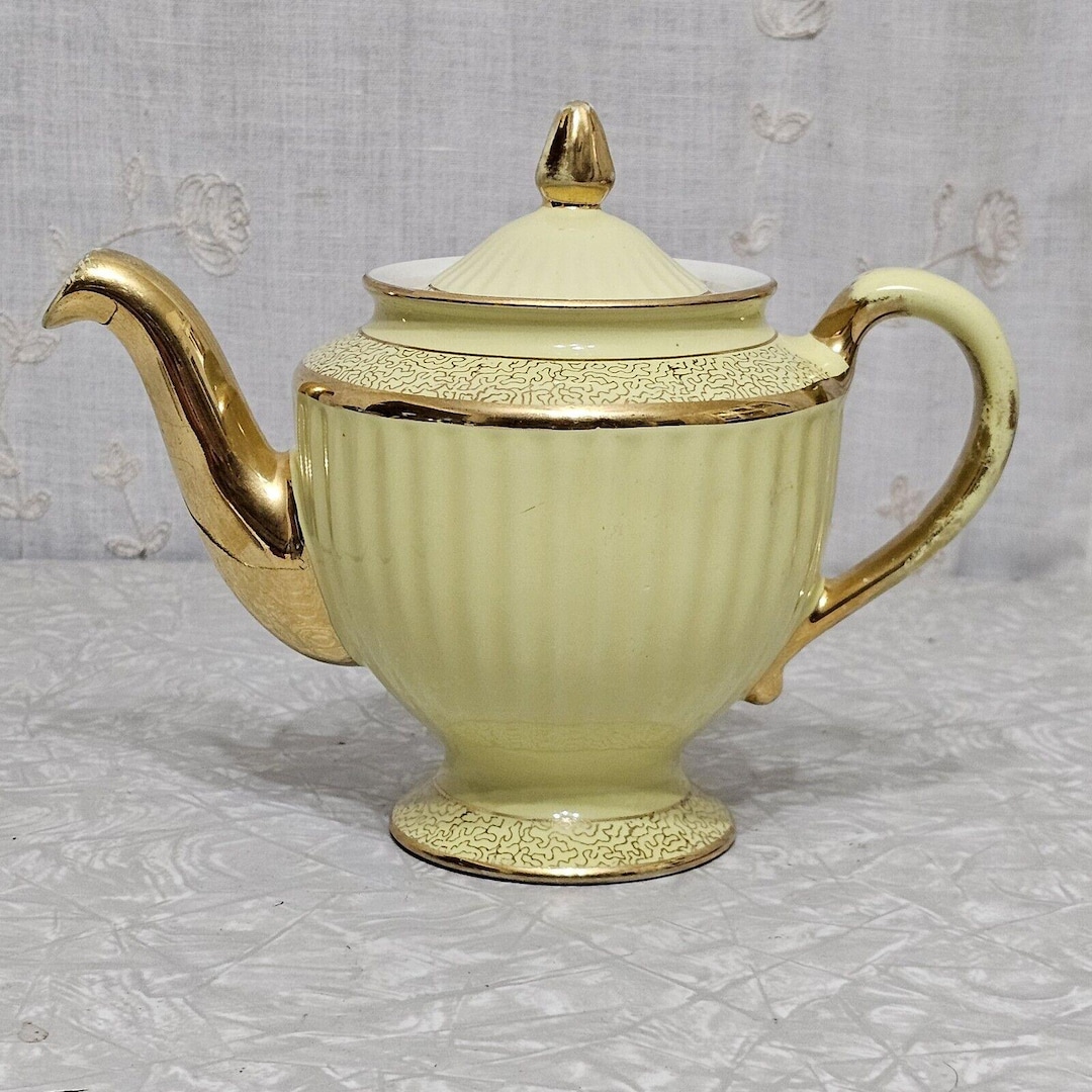 HALL Yellow Pottery Teapot #099S Heavy Gold Trim 6-cup Vtg Collectible ...