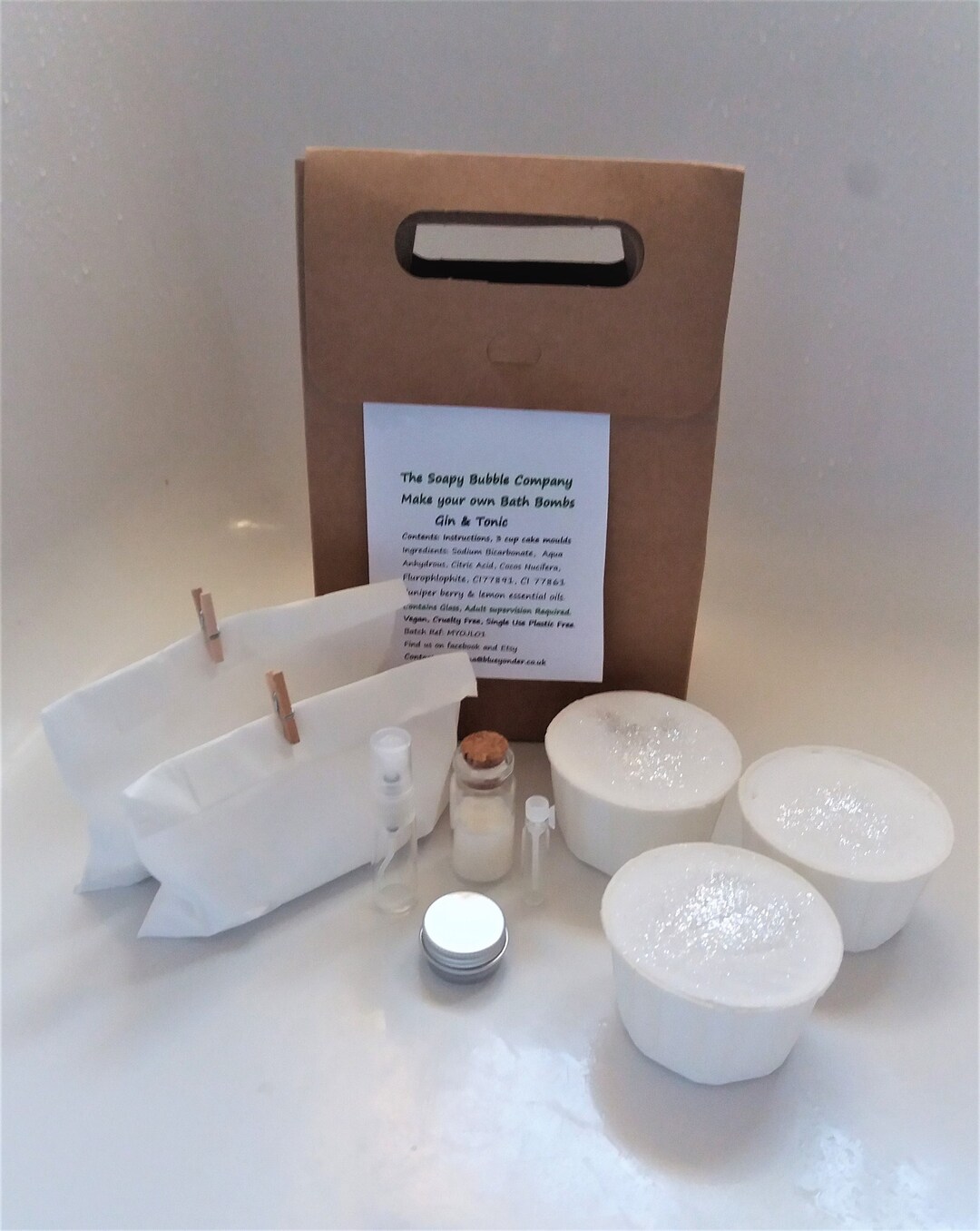 Make Your Own Sparkly Gin & Tonic Bath Bombs With Essential Oils. Palm ...