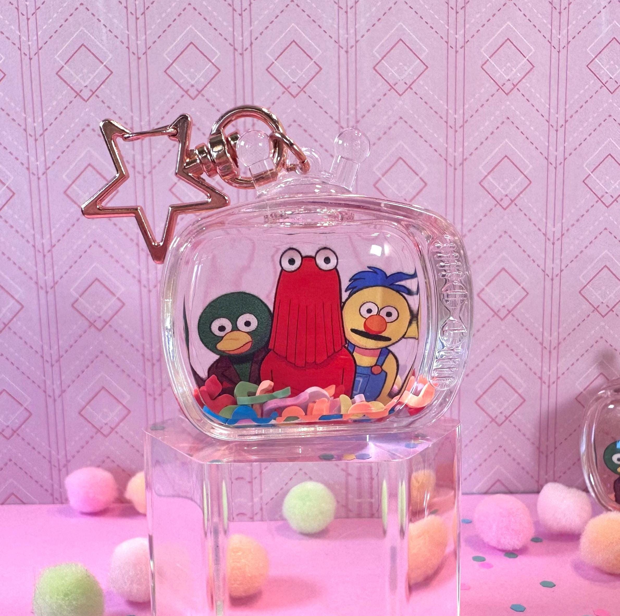 Don’t Hug Me I’m Scared DHMIS Liquid Shaker TV Keychain - Acrylic Charm ...