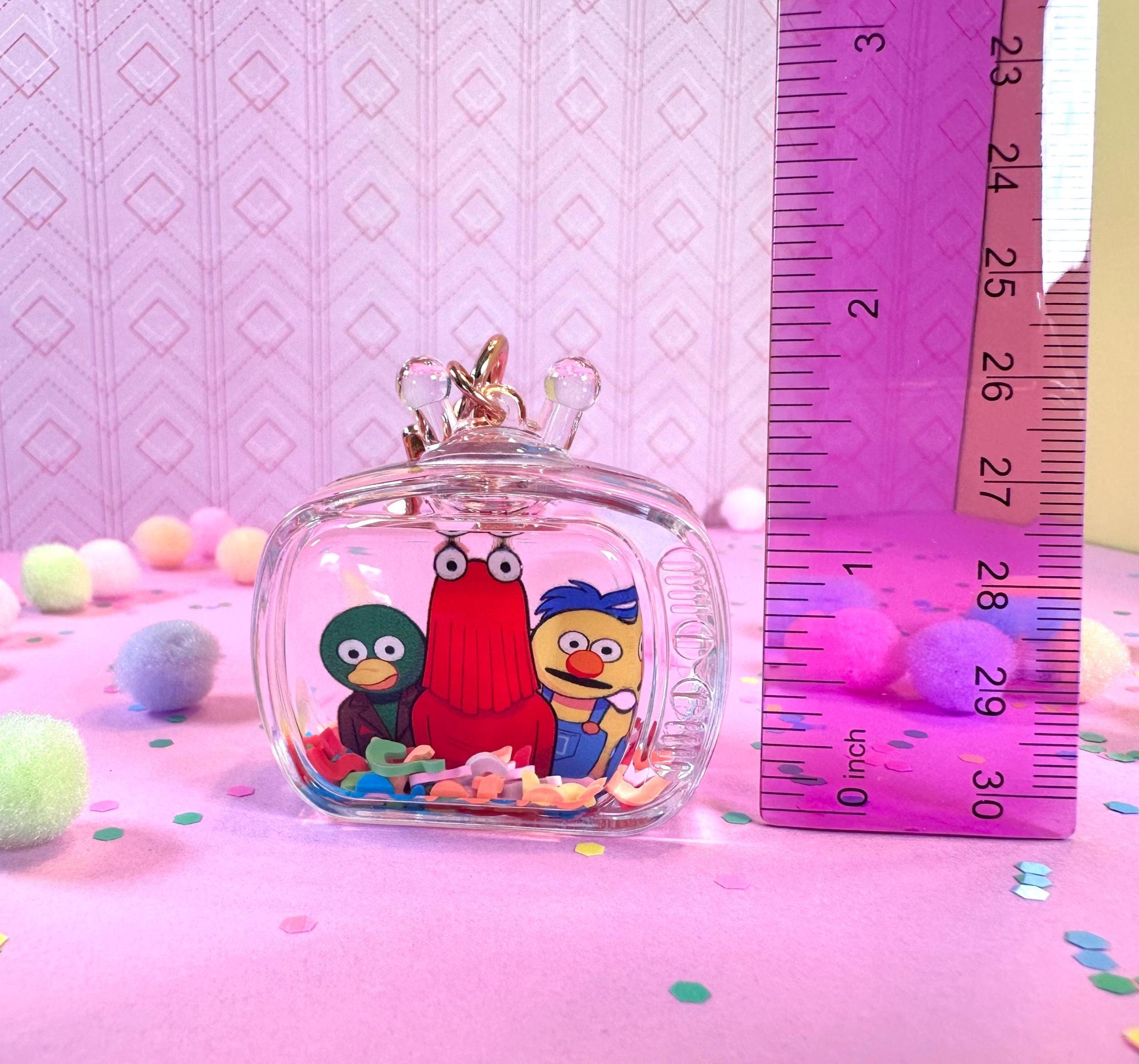Don’t Hug Me I’m Scared DHMIS Liquid Shaker TV Keychain - Acrylic Charm ...